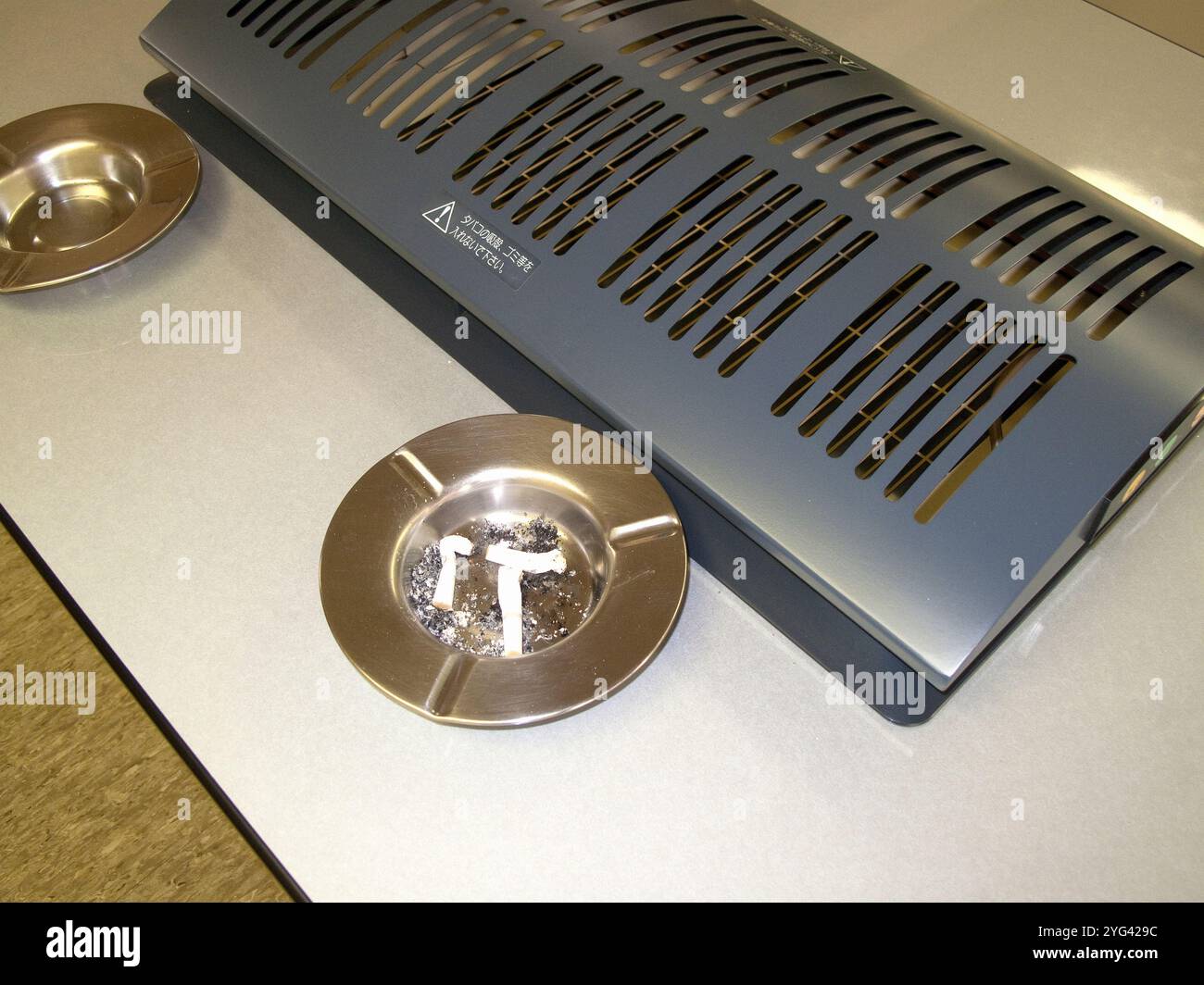 Smoking areas hi-res stock photography and images - Alamy