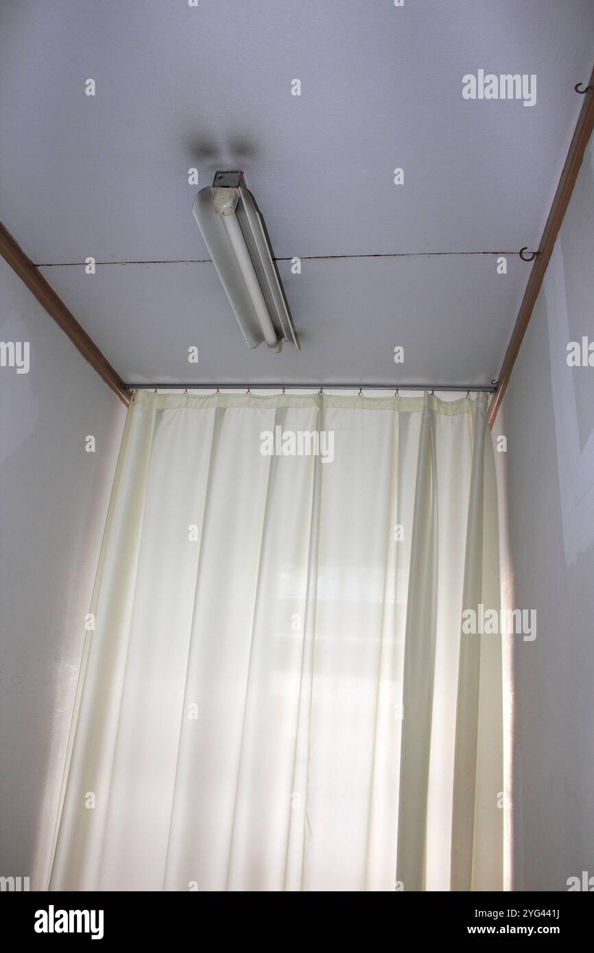 Curtain partition hi-res stock photography and images - Alamy