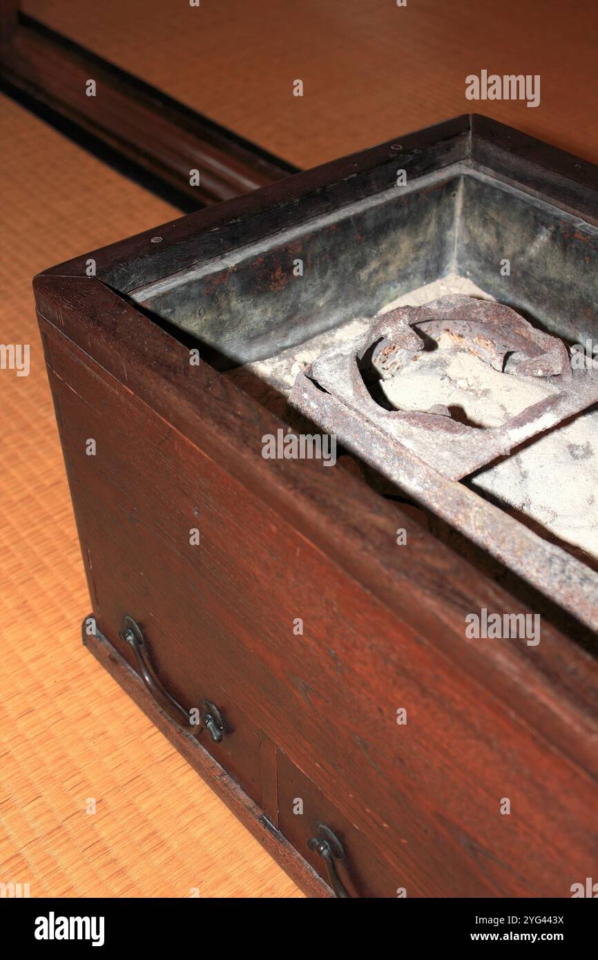 Brazier in Japanese room Stock Photo - Alamy