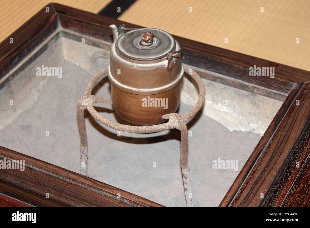 Brazier in Japanese room Stock Photo - Alamy