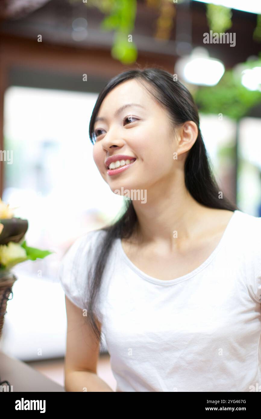 Portrait smiling customer woman hi-res stock photography and images - Alamy