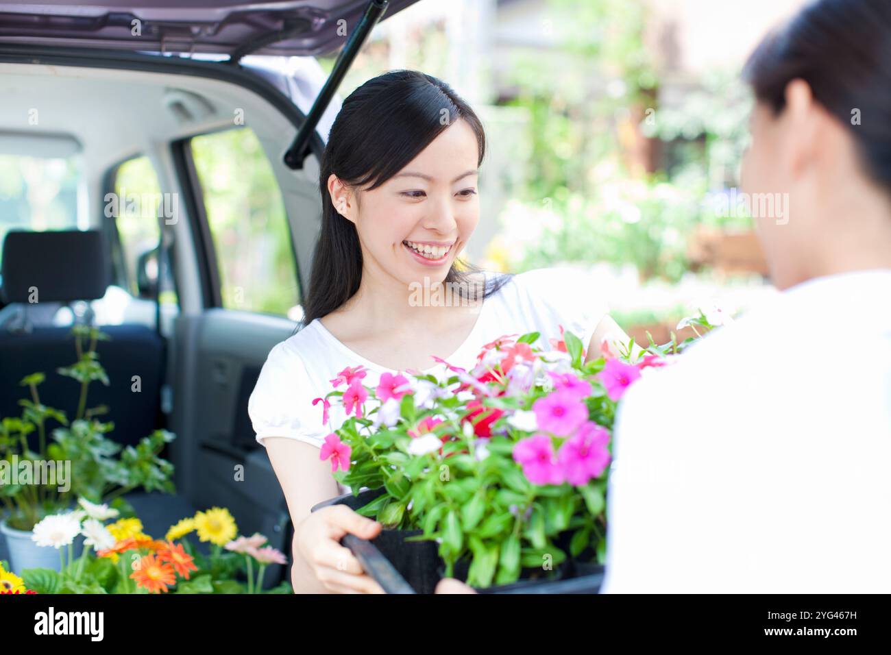 Female florist shop assistant Stock Photo - Alamy