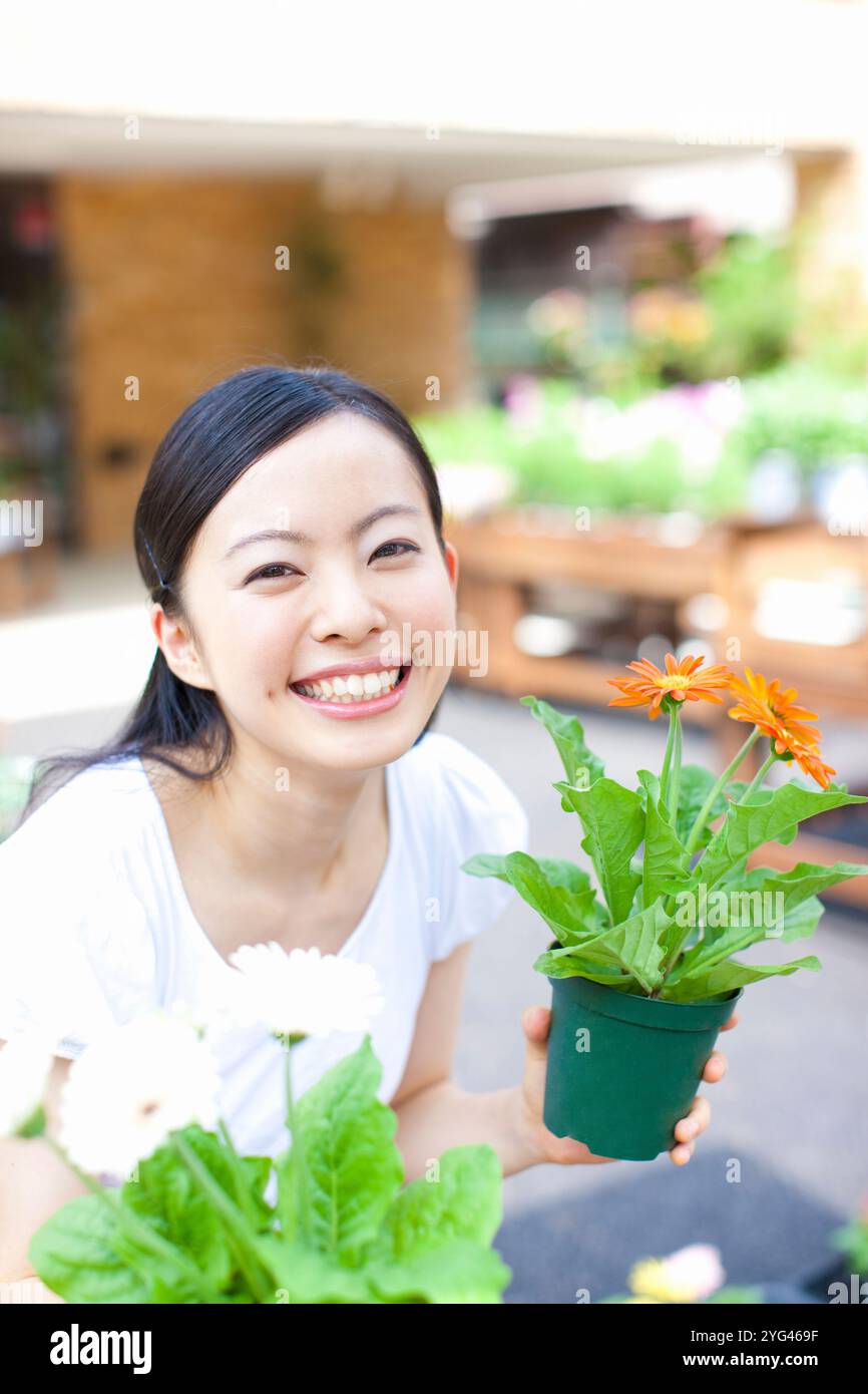 Female florist shop assistant Stock Photo - Alamy
