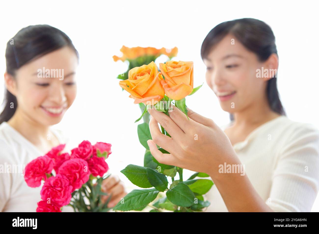 Two women gardening hi-res stock photography and images - Alamy