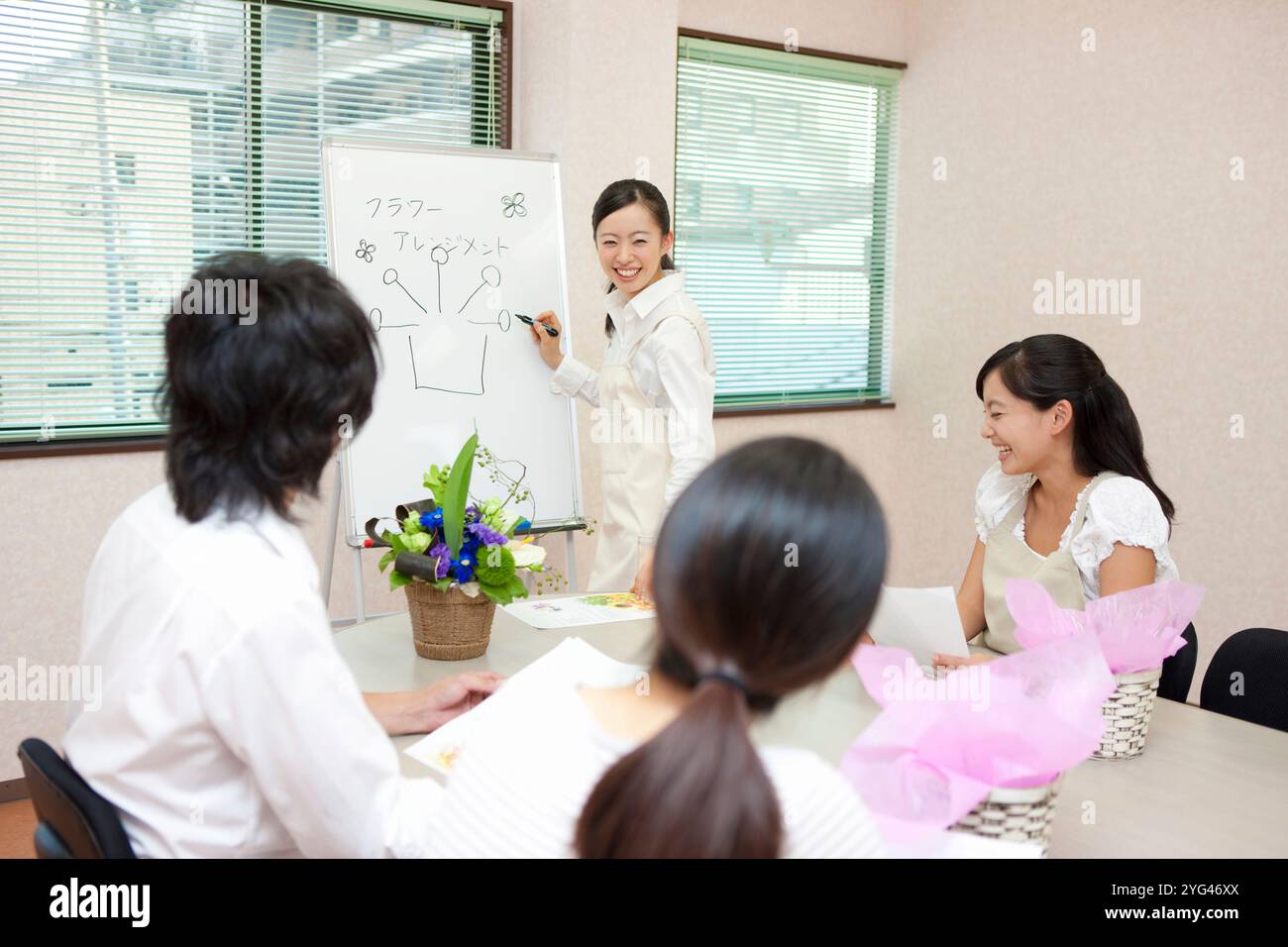 Flower arrangement classes hi-res stock photography and images - Alamy