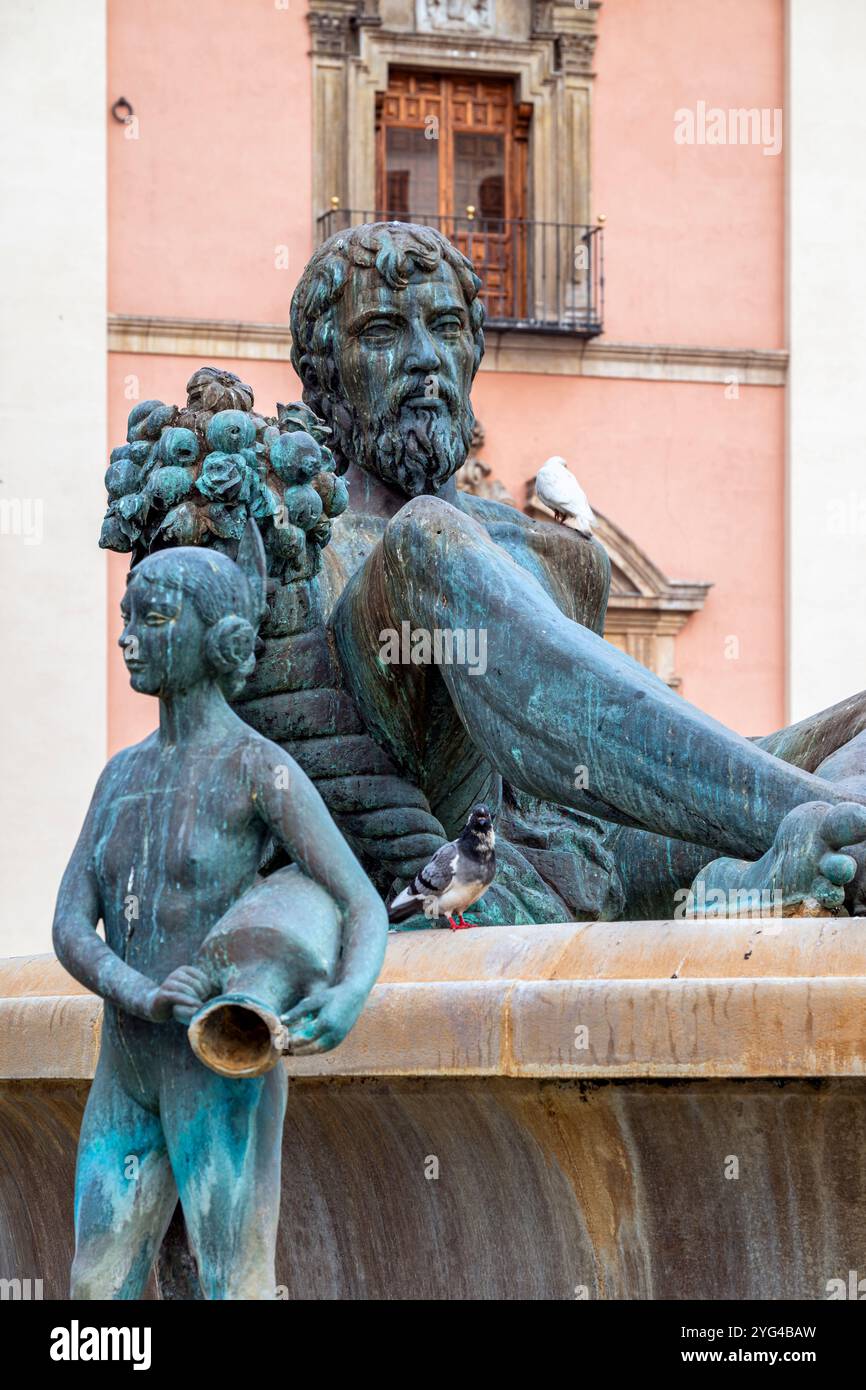 Neptune's statue, Turia fountain, Plaza de la Virgen, Valencia ...