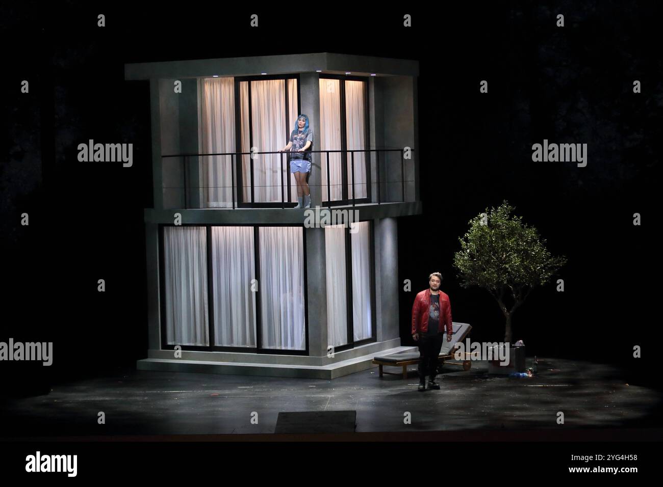 Elsa Dreisig als Juliette und Amitai Pati als Romeo während der ...