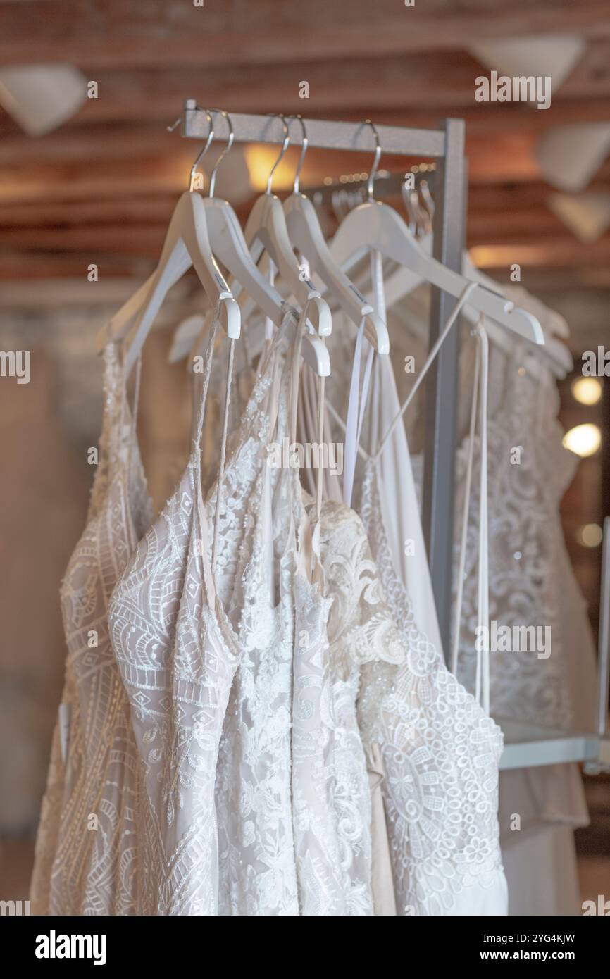 Elegantly dresses hi-res stock photography and images - Alamy