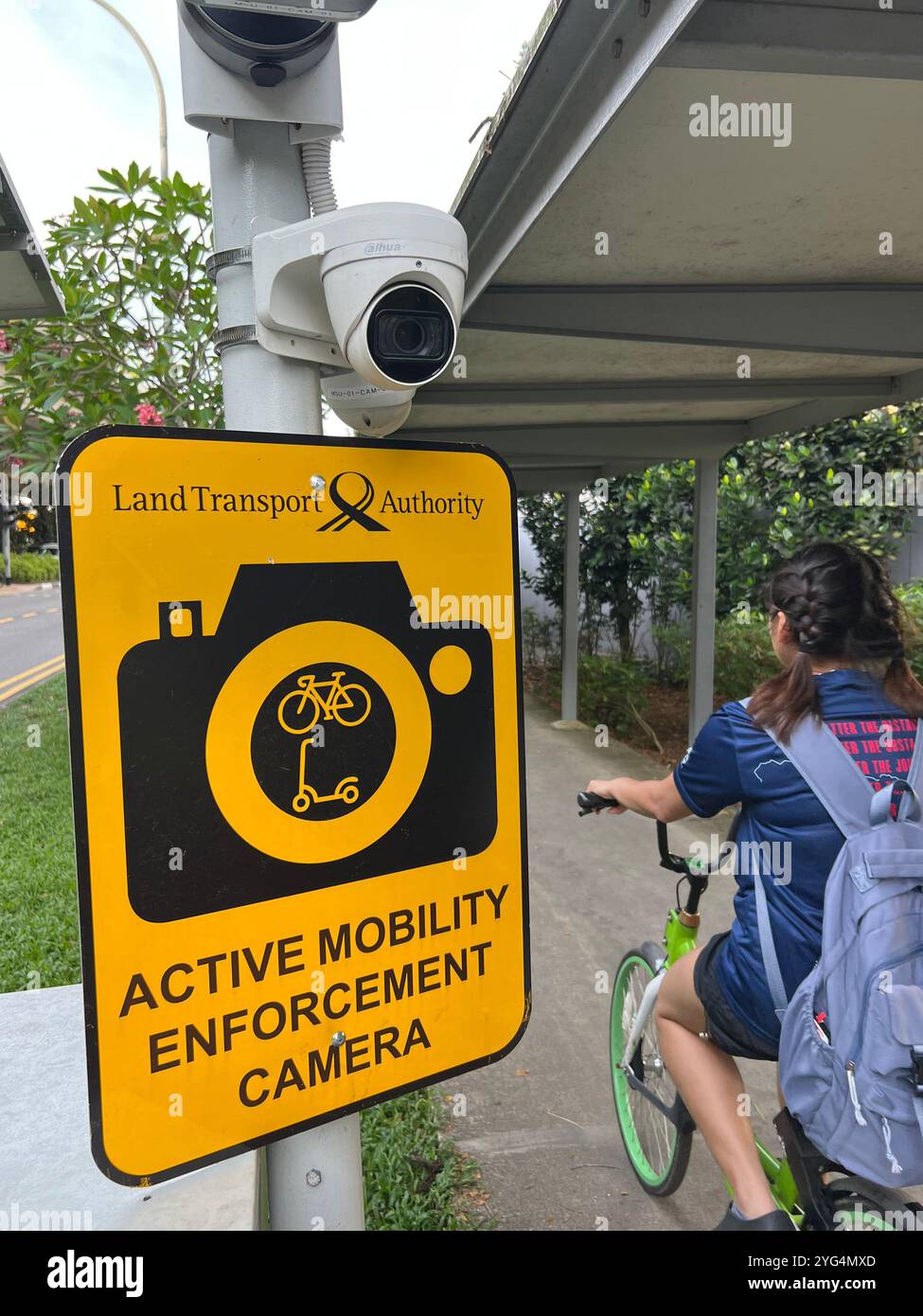 Vertical view. A young girl without wearing a helmet cycle pass, an ...