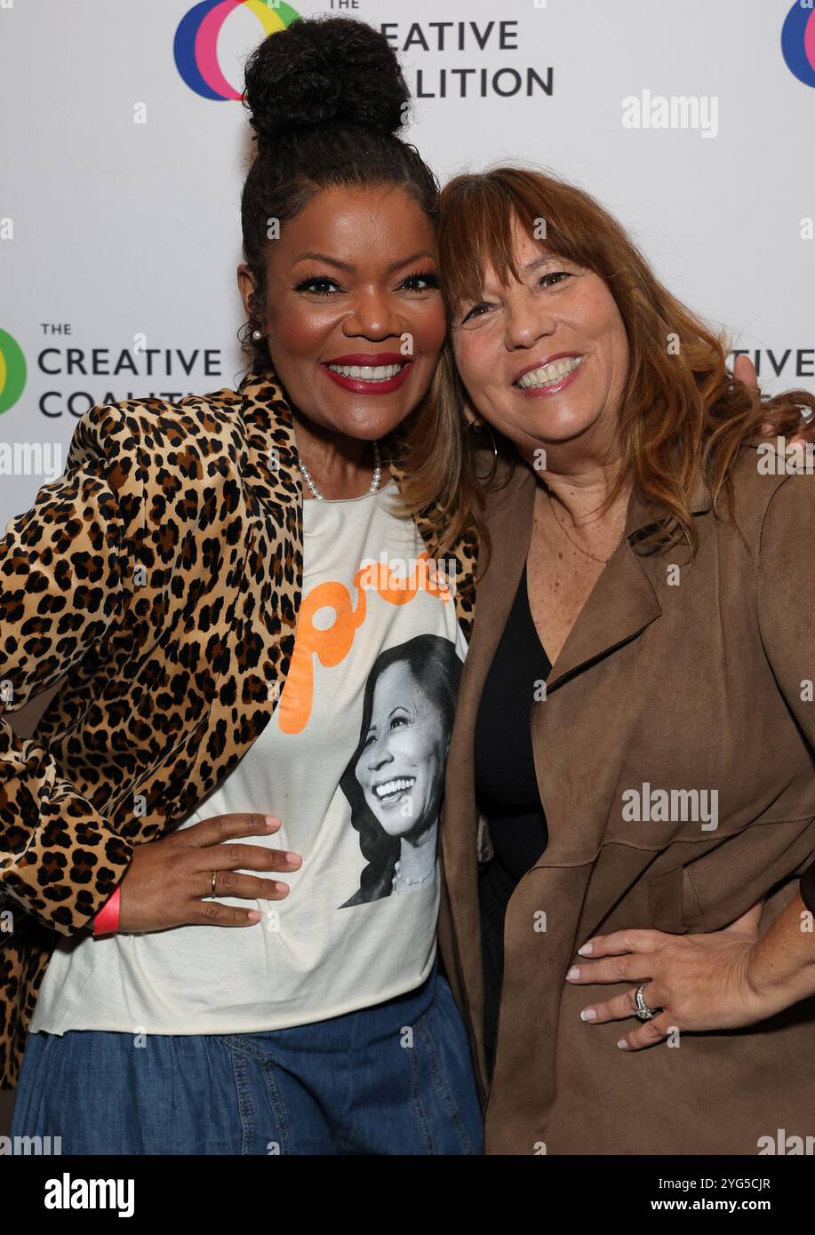 BEVERLY HILLS, CA - NOVEMBER 05: Yvette Nicole Brown, Robin Bronk at ...