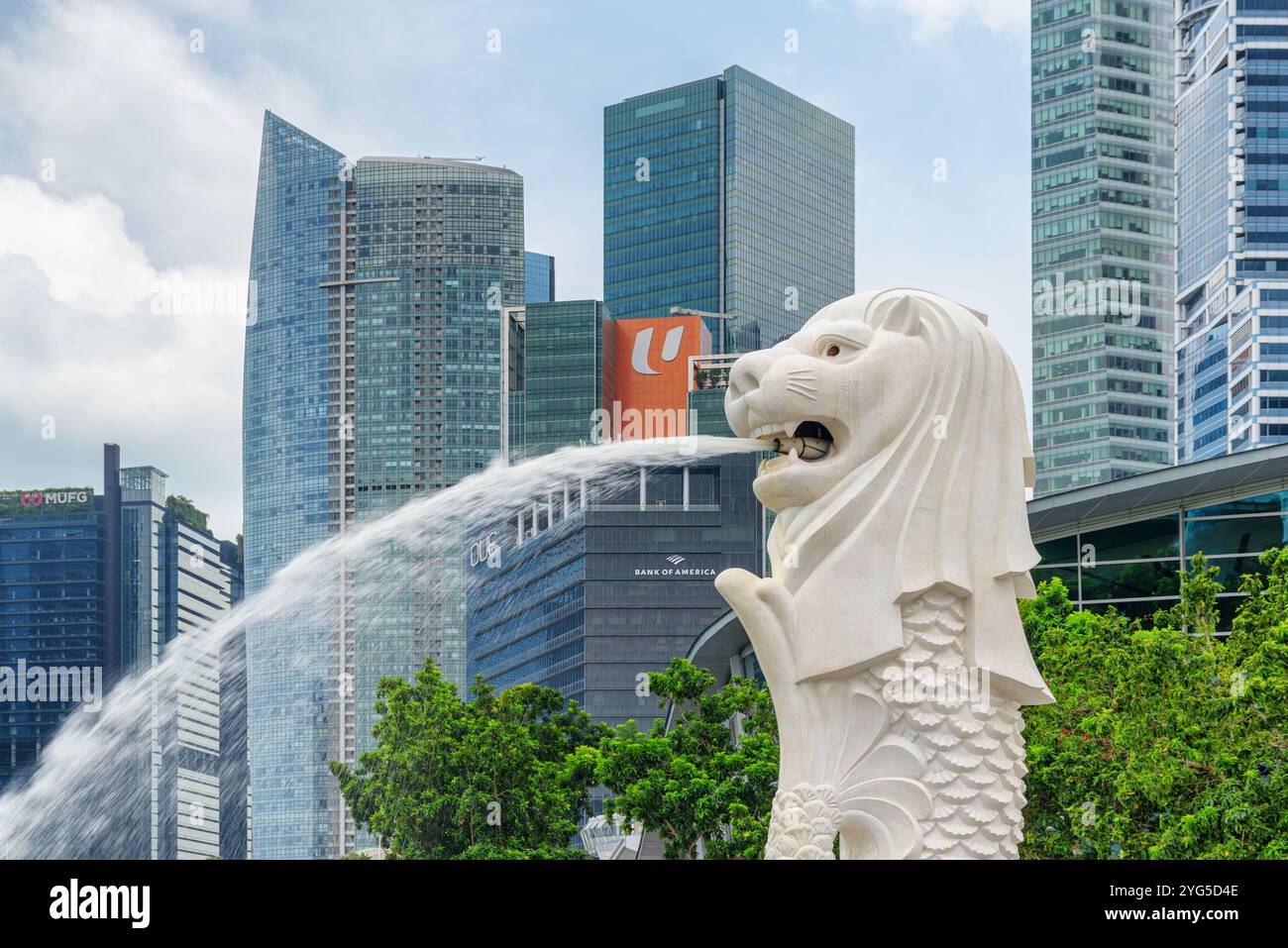 Merlion on marina bay singapore hi-res stock photography and images - Alamy