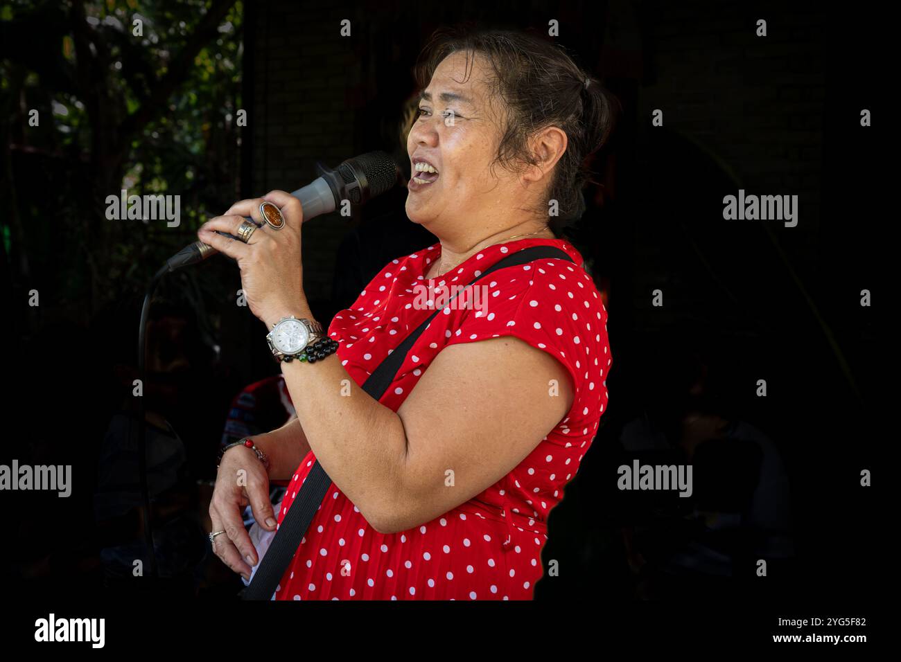 Filipina female mature hi-res stock photography and images - Alamy