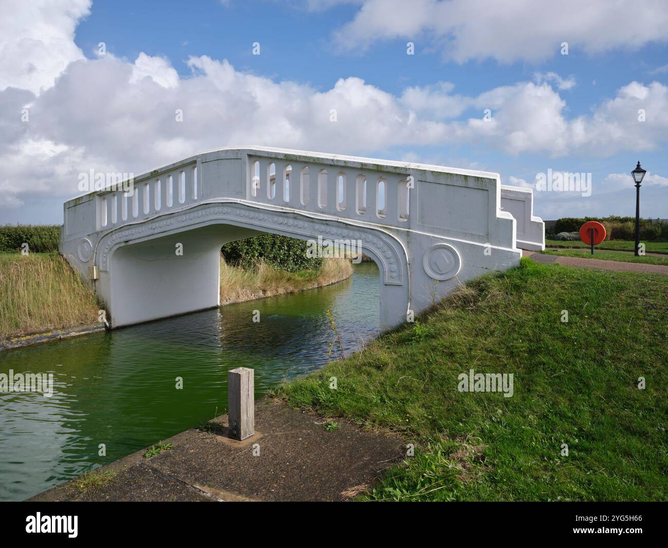 White venetian bridge hi-res stock photography and images - Alamy