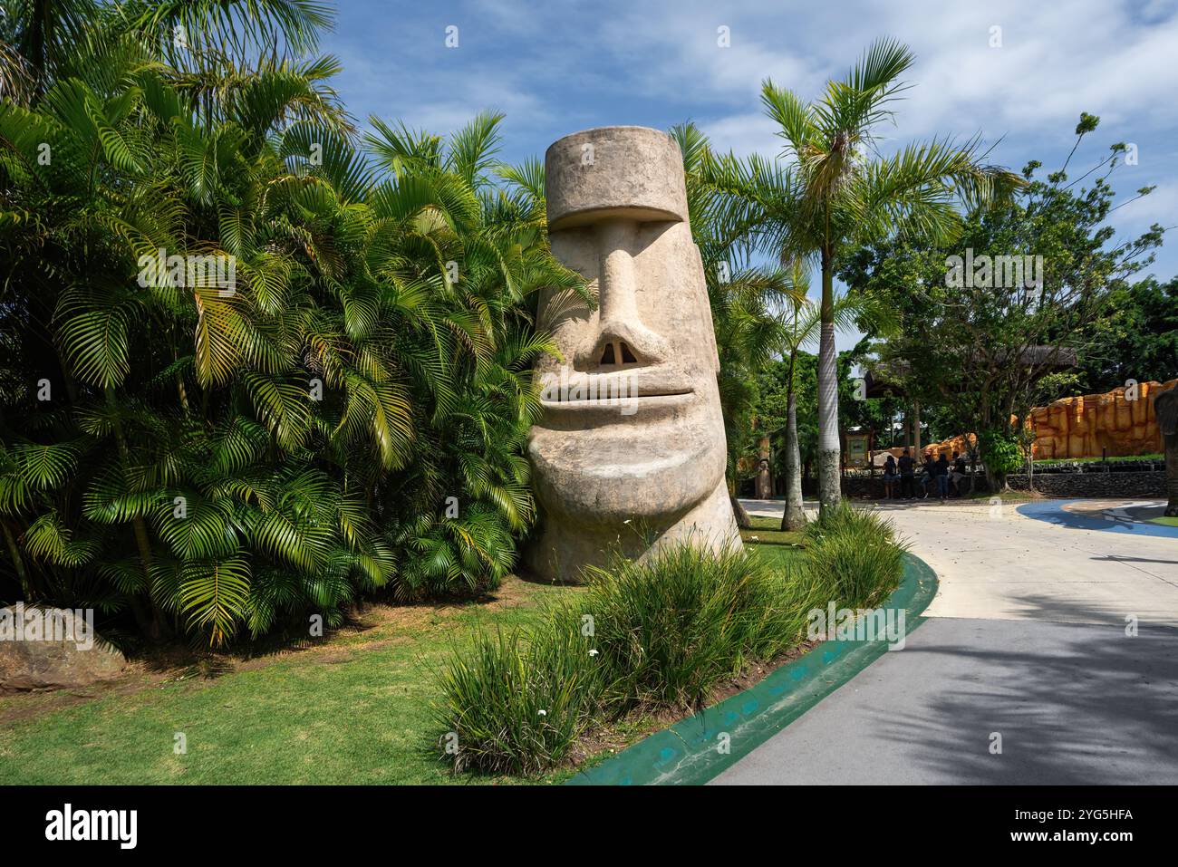 Moai Statue Replica - Lost Civilizations at Beto Carrero World Theme ...