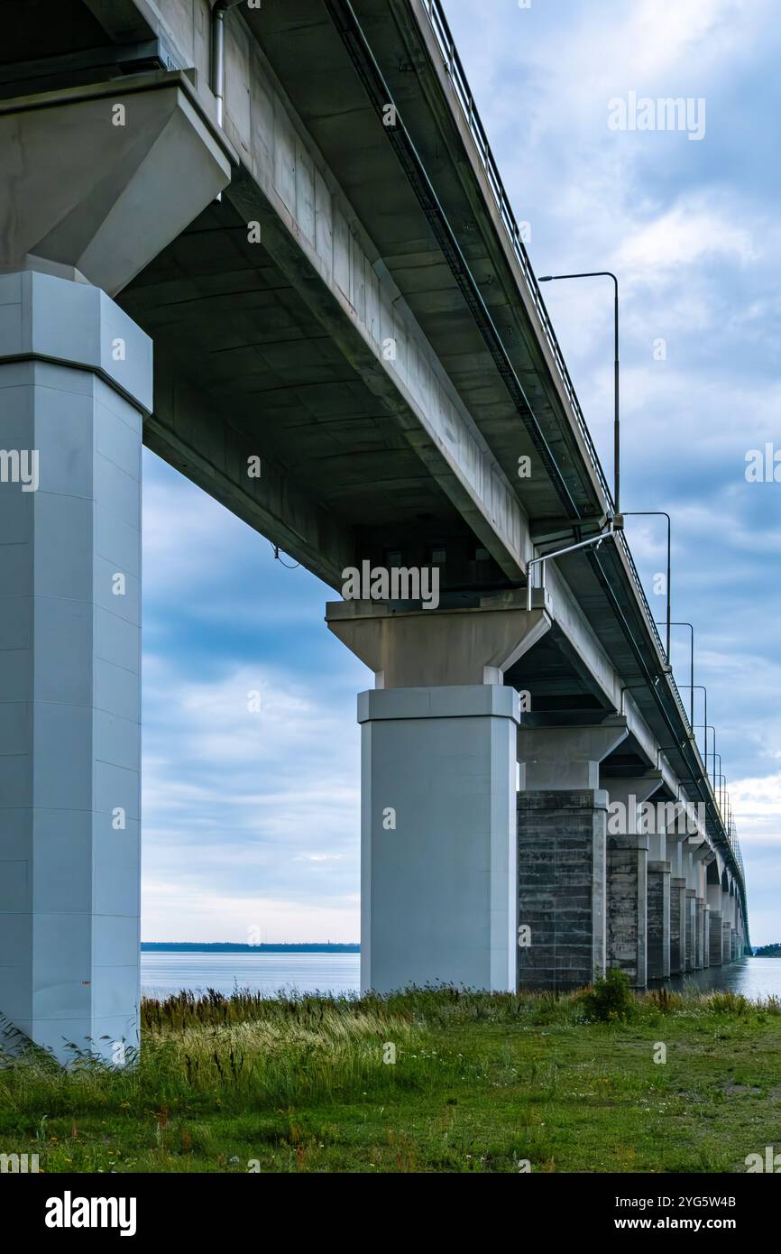 Atmospheric view of the Öland Bridge (Ölandsbron) in the evening lights ...