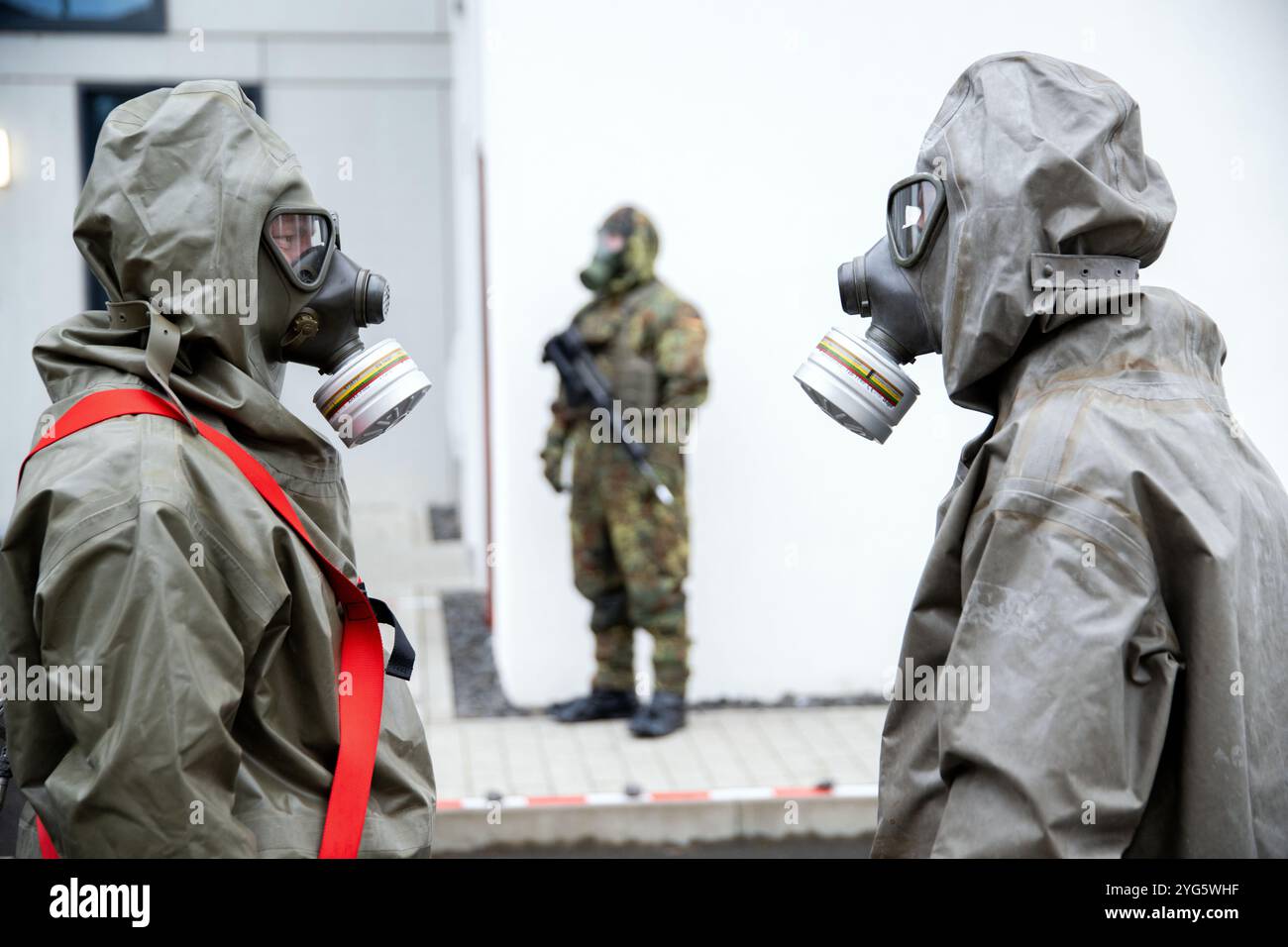 06 November 2024, Bavaria, Würzburg: Two soldiers in protective suits ...