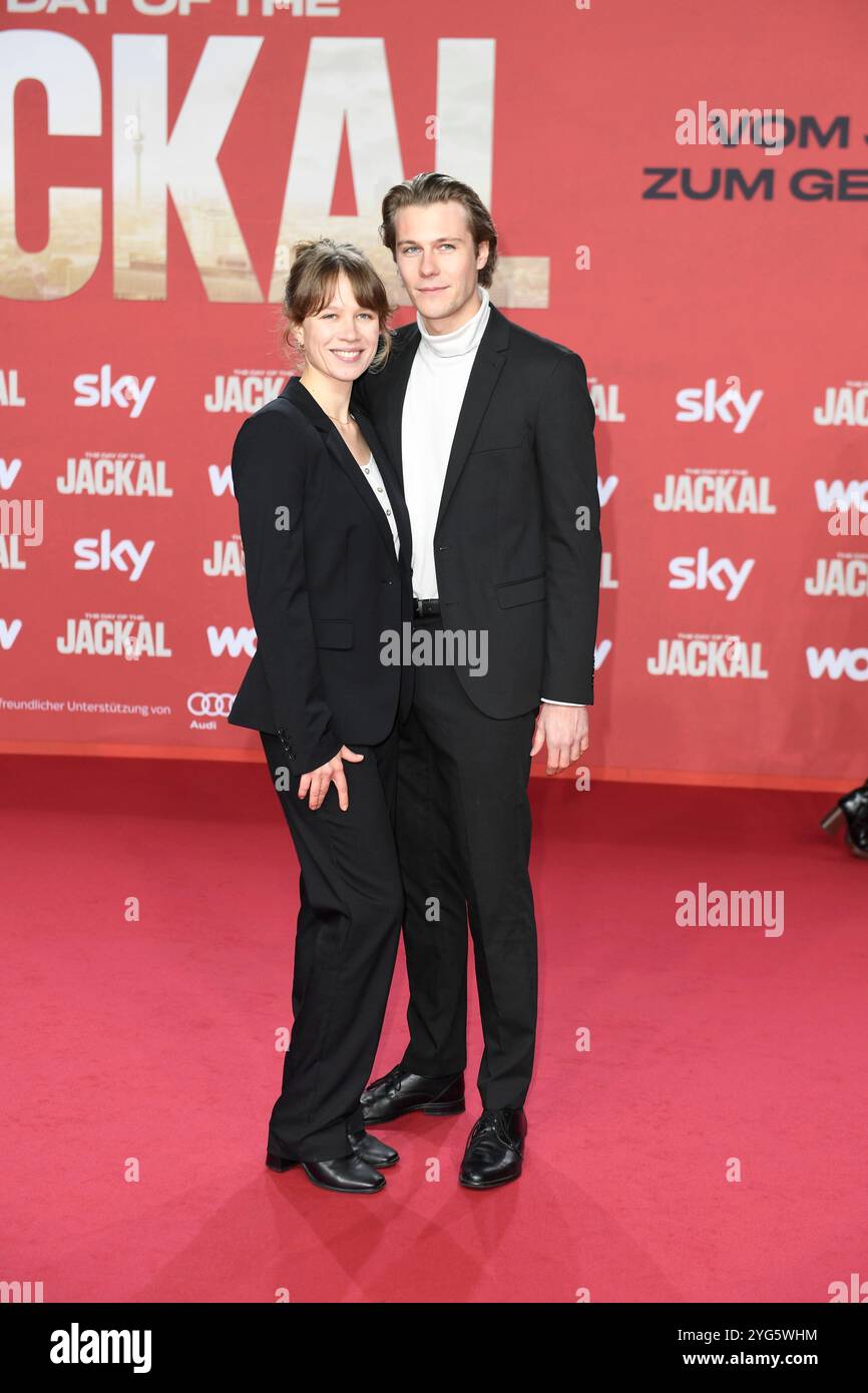 Anna Bachmann und Richard Kreutz bei der Premiere THE DAY OF THE JACKAL ...