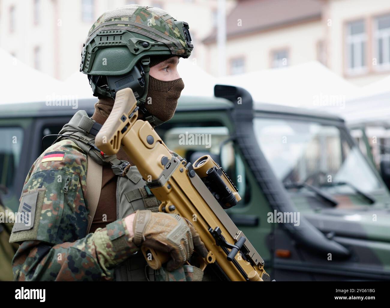 Bundeswehrsoldat mit einem Maschinengewehr MG5, 06.11.2024, MainTEX ...
