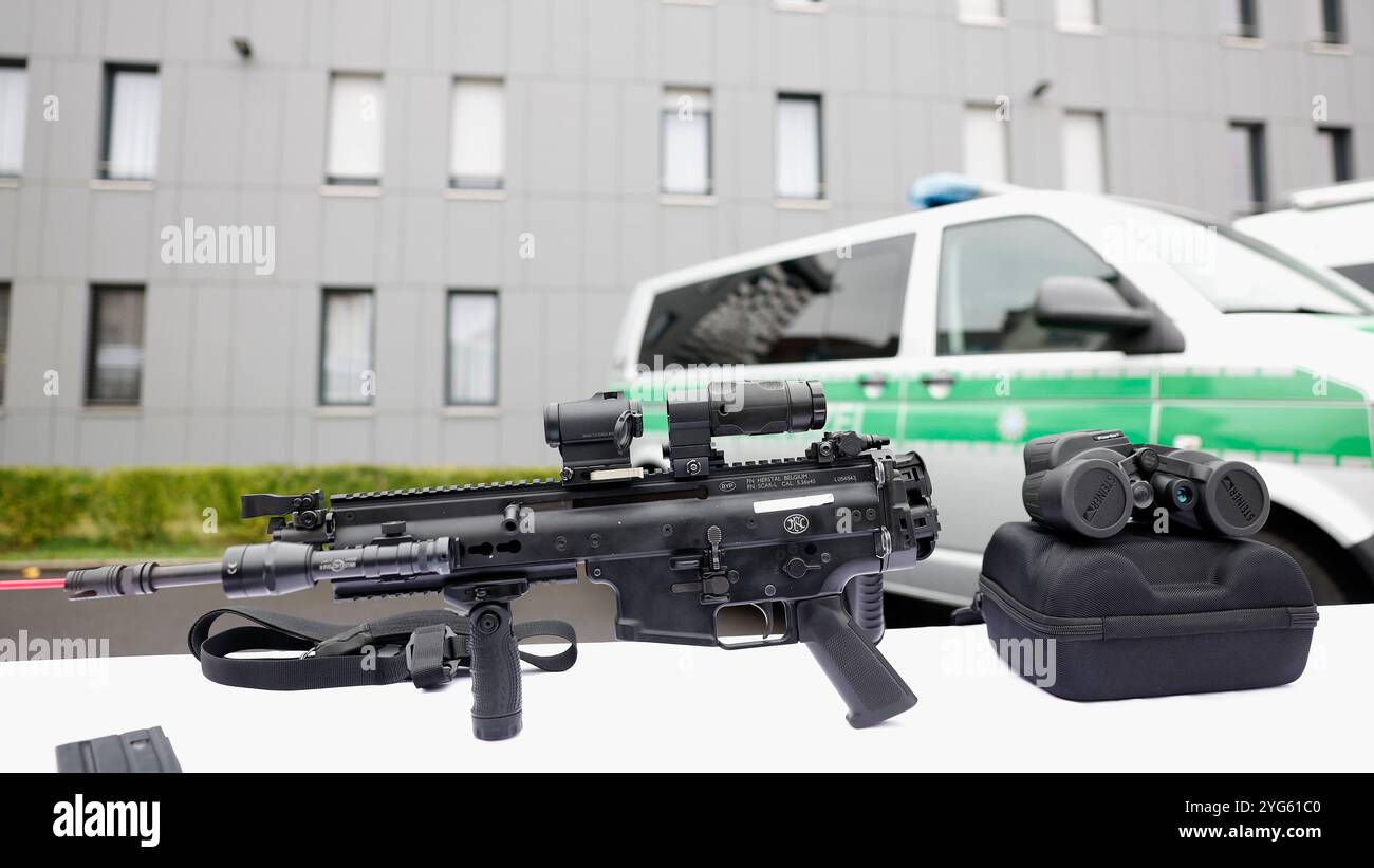 Fn scar hi-res stock photography and images - Alamy