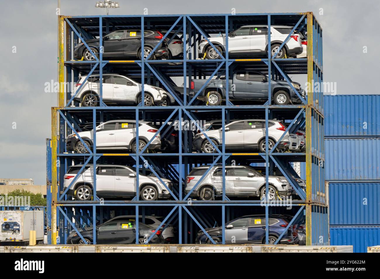 Crate ships hi-res stock photography and images - Alamy