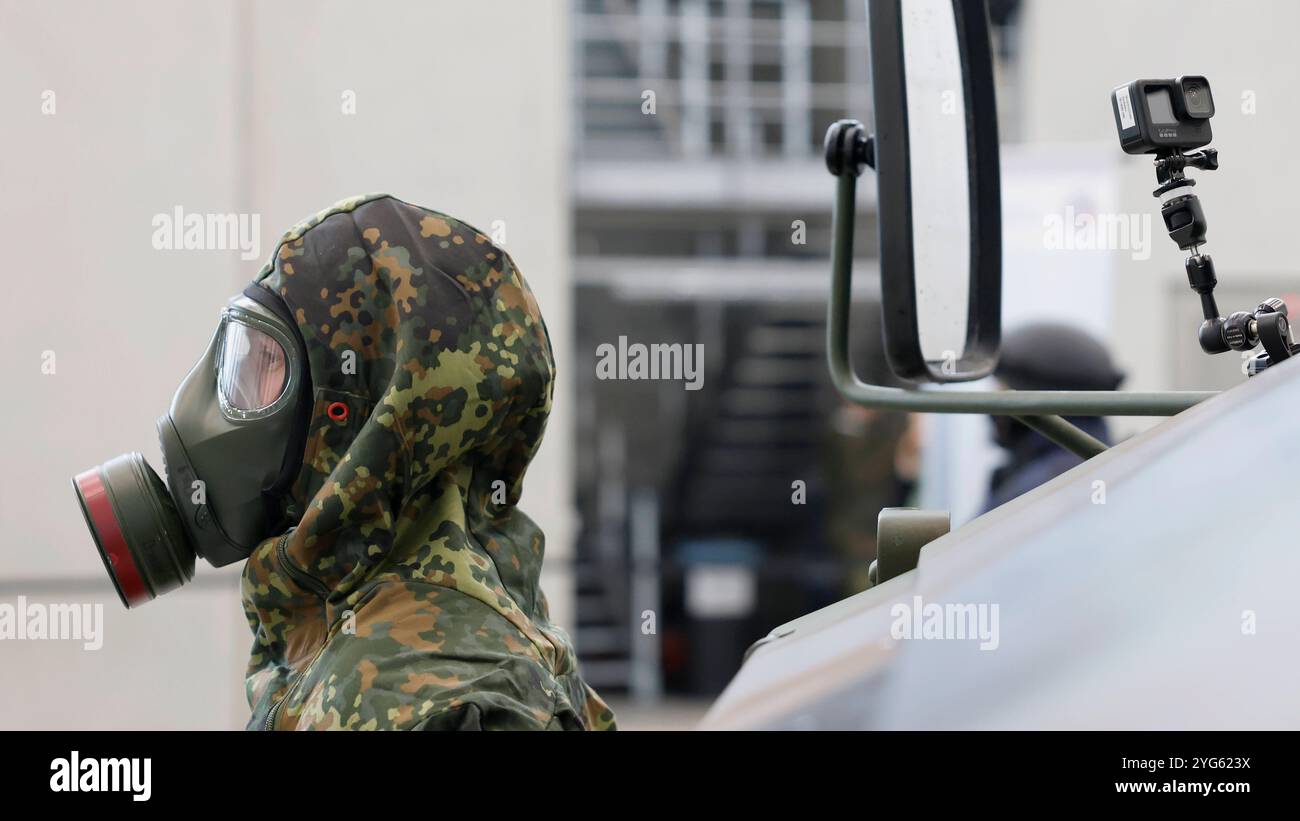 Soldat mit Gasmaske, 06.11.2024, MainTEX 2024 Antiterroruebung von ...