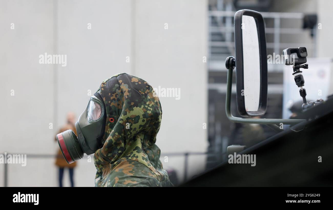 Soldat mit Gasmaske, 06.11.2024, MainTEX 2024 Antiterroruebung von ...