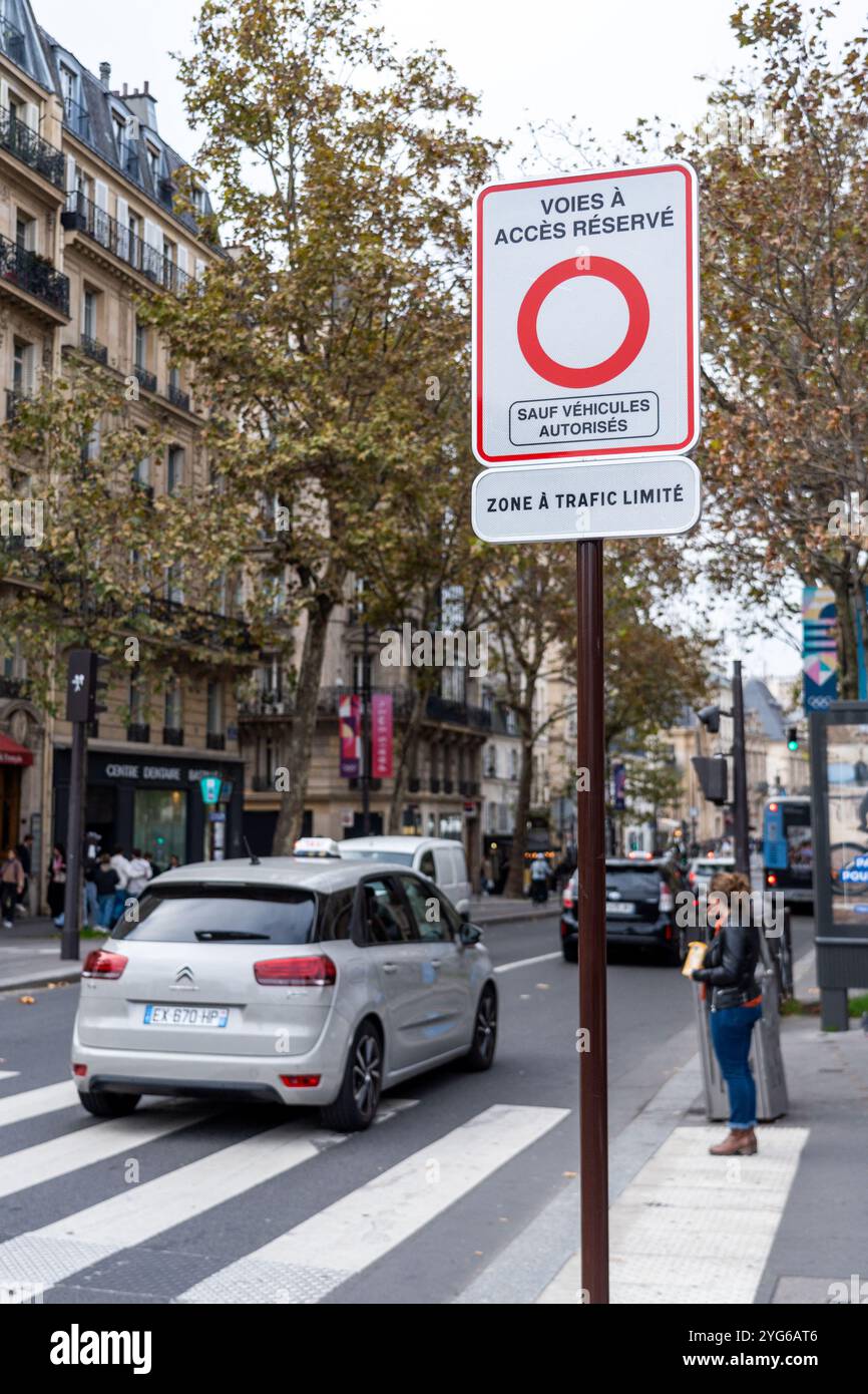 Illustration of A traffic sign indicating the limited traffic zone (ZTL ...