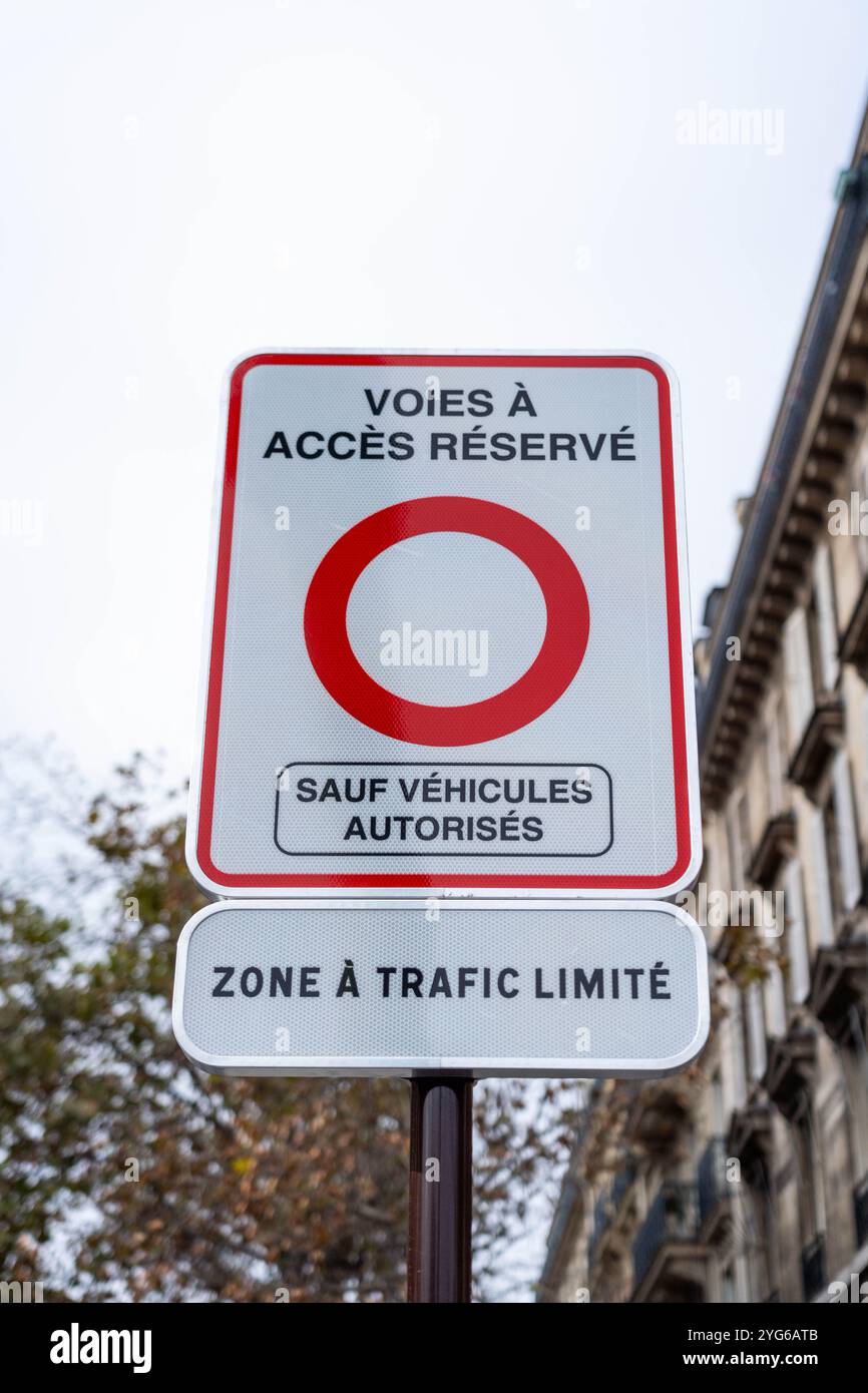 Illustration of A traffic sign indicating the limited traffic zone (ZTL ...
