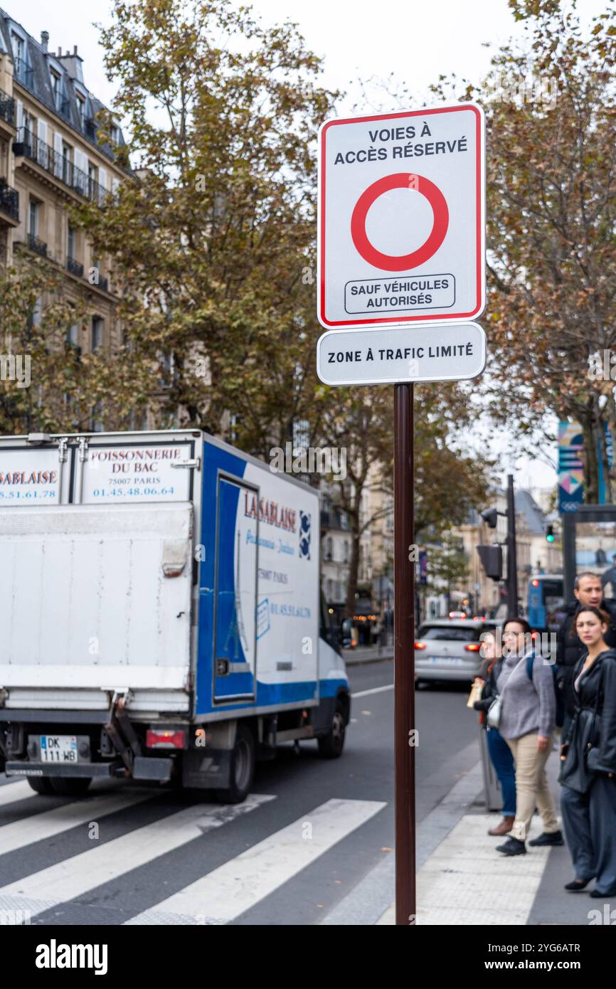 Illustration of A traffic sign indicating the limited traffic zone (ZTL ...