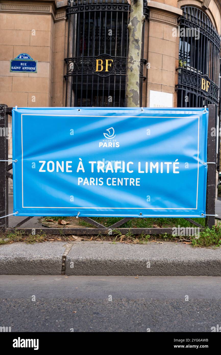 Illustration of A traffic sign indicating the limited traffic zone (ZTL ...