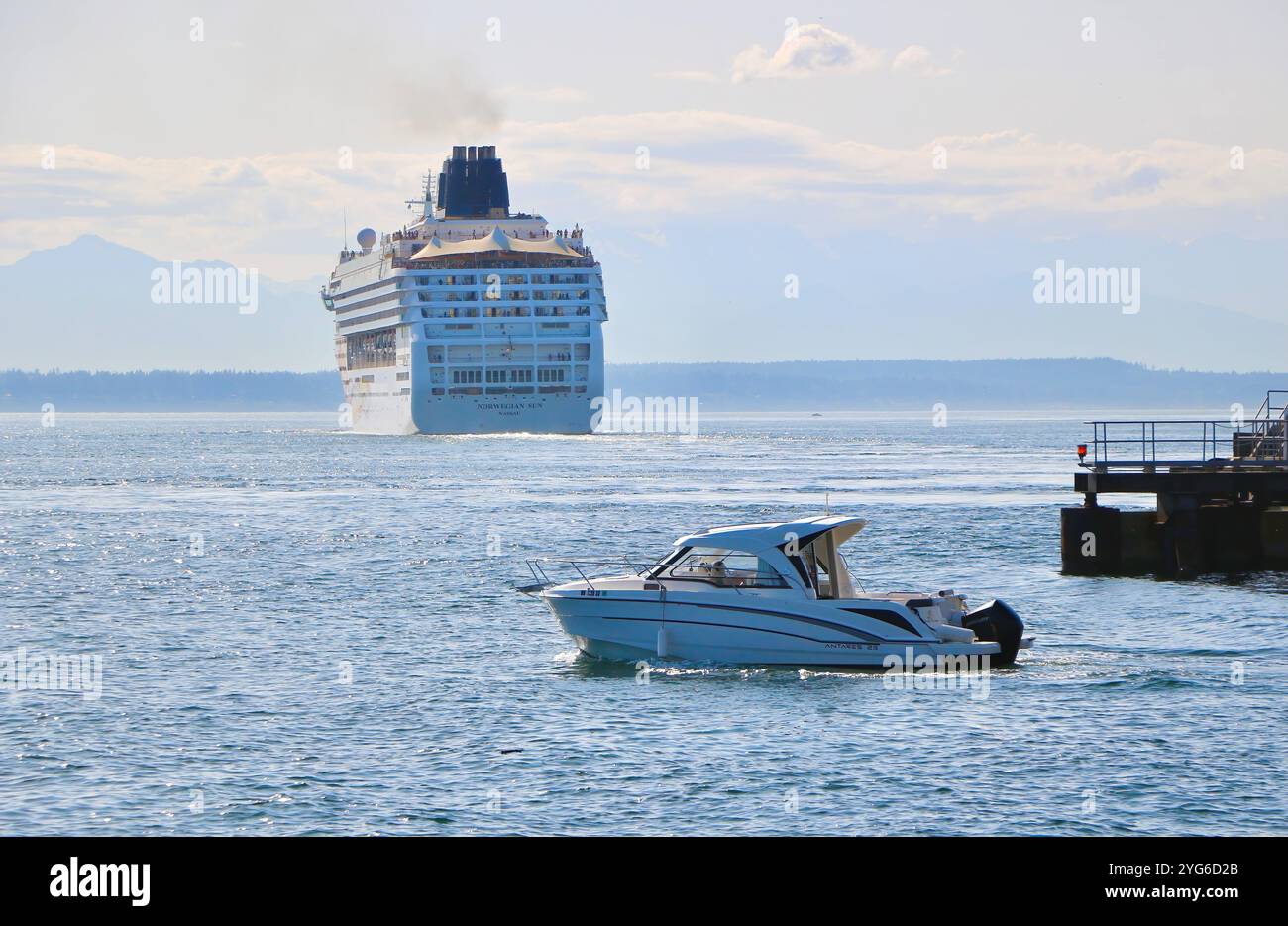 Rear view of Norwegian Cruise Lines cruise ship Norwegian Sun underway ...