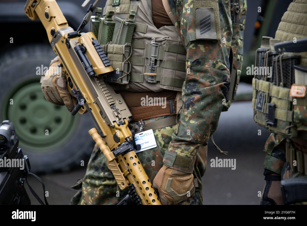 Rapid fire weapon hi-res stock photography and images - Alamy