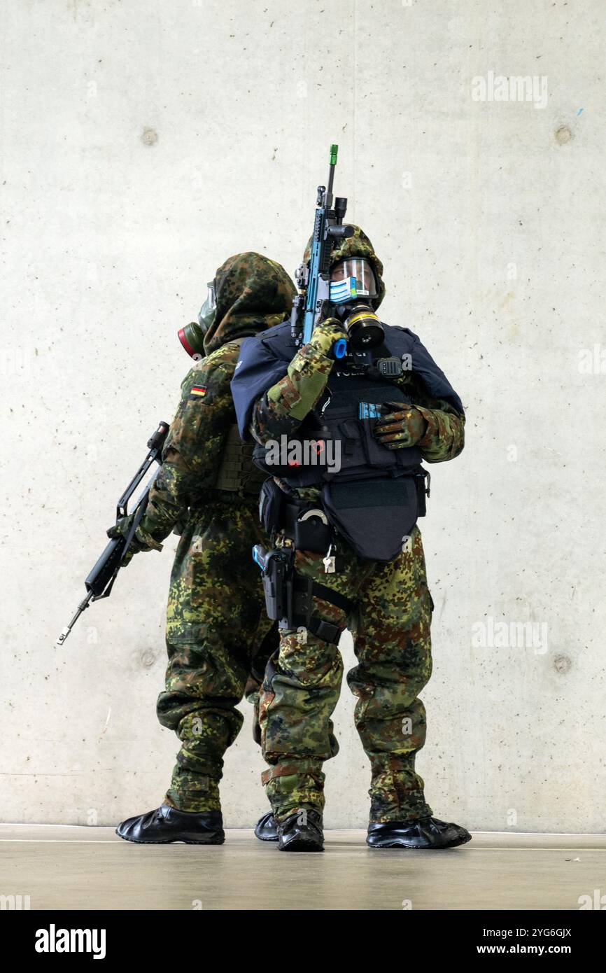 06 November 2024, Bavaria, Würzburg: Two Bundeswehr soldiers with heavy ...