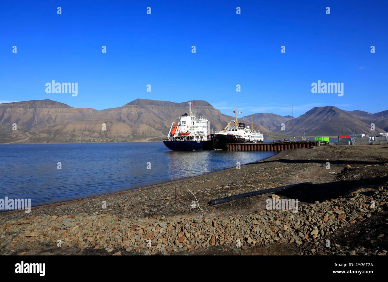 The landscape of Longyearbyen in Svalbard Stock Photo - Alamy
