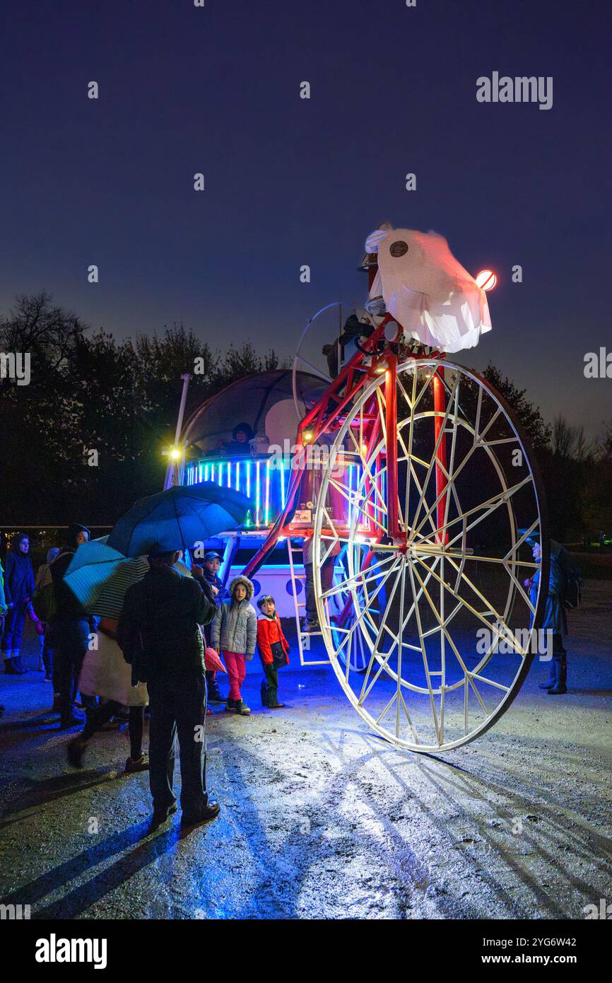 Daisy, the world’s largest solar-powered tricycle, Parade of Lost Souls ...