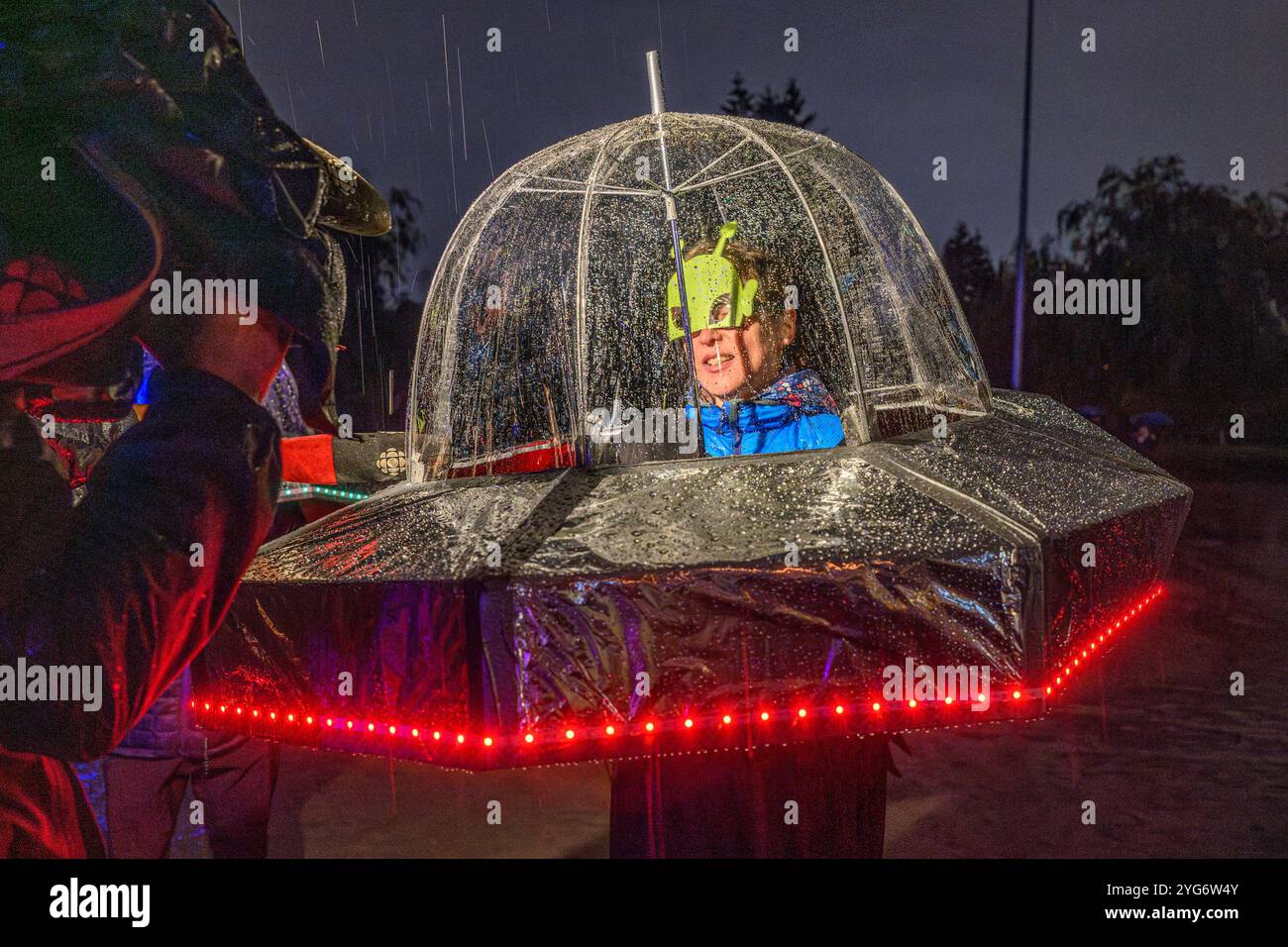 Alien costume hi-res stock photography and images - Alamy