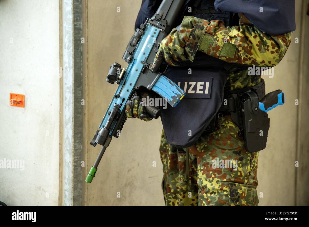 Rapid fire weapon hi-res stock photography and images - Alamy