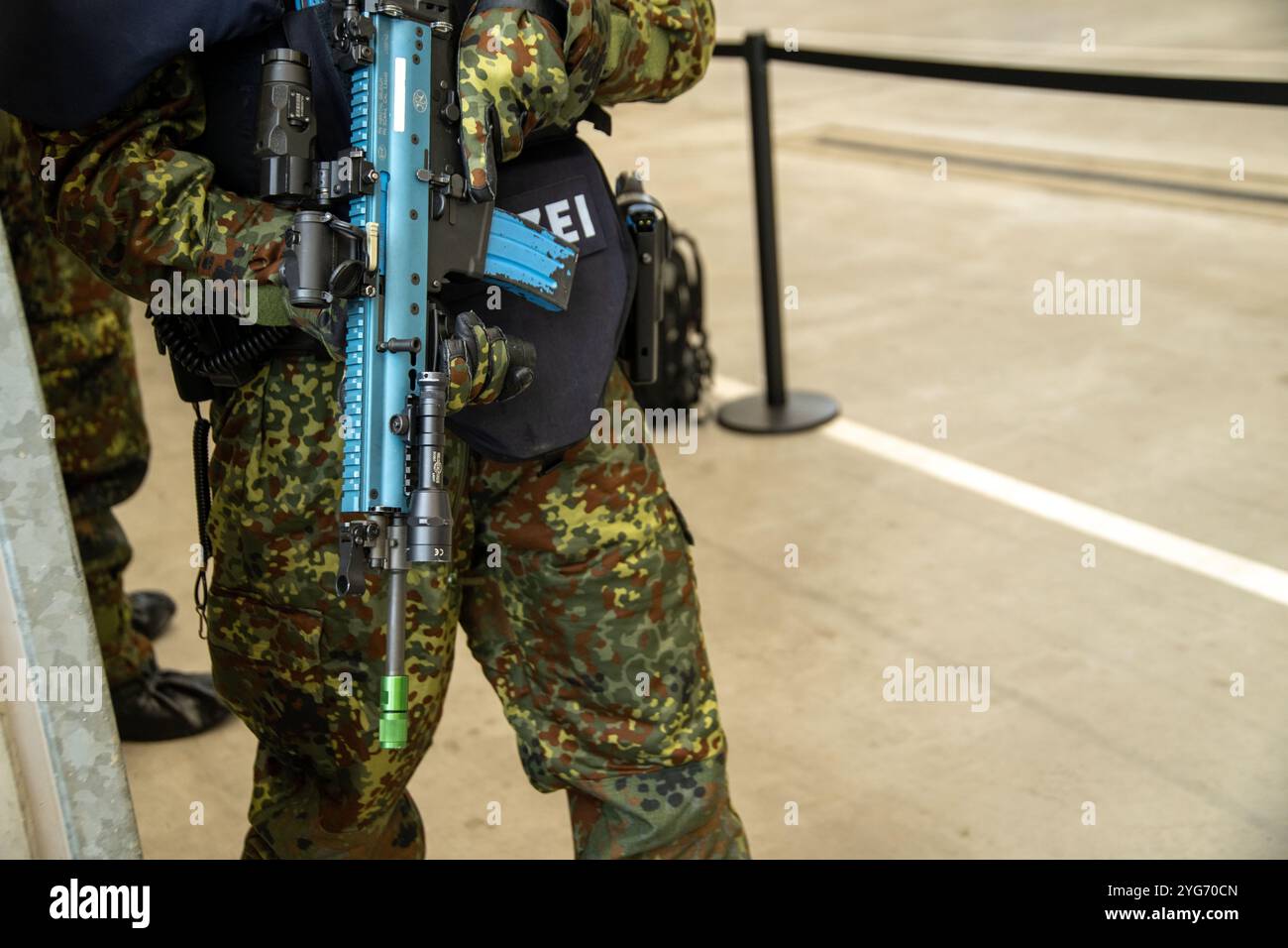 Rapid fire weapon hi-res stock photography and images - Alamy