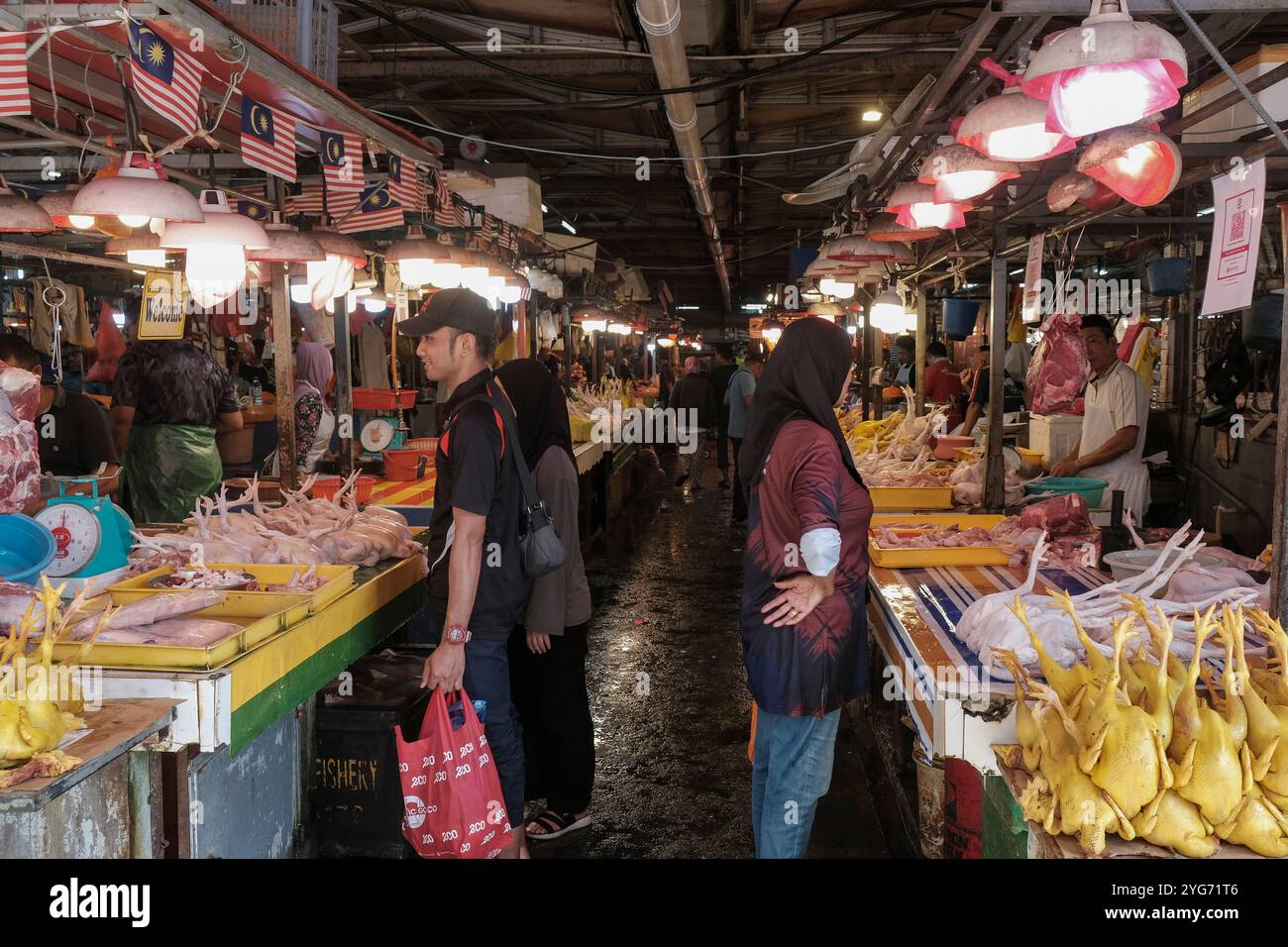 Kuala Lumpur, Malaysia. 05th Nov, 2024. People seen at daily operation ...