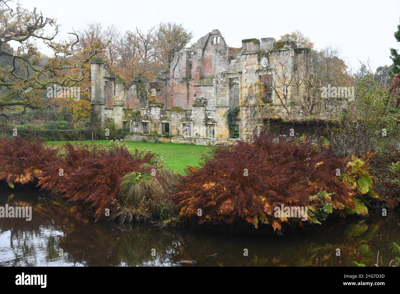 Welcoming english castle hi-res stock photography and images - Alamy