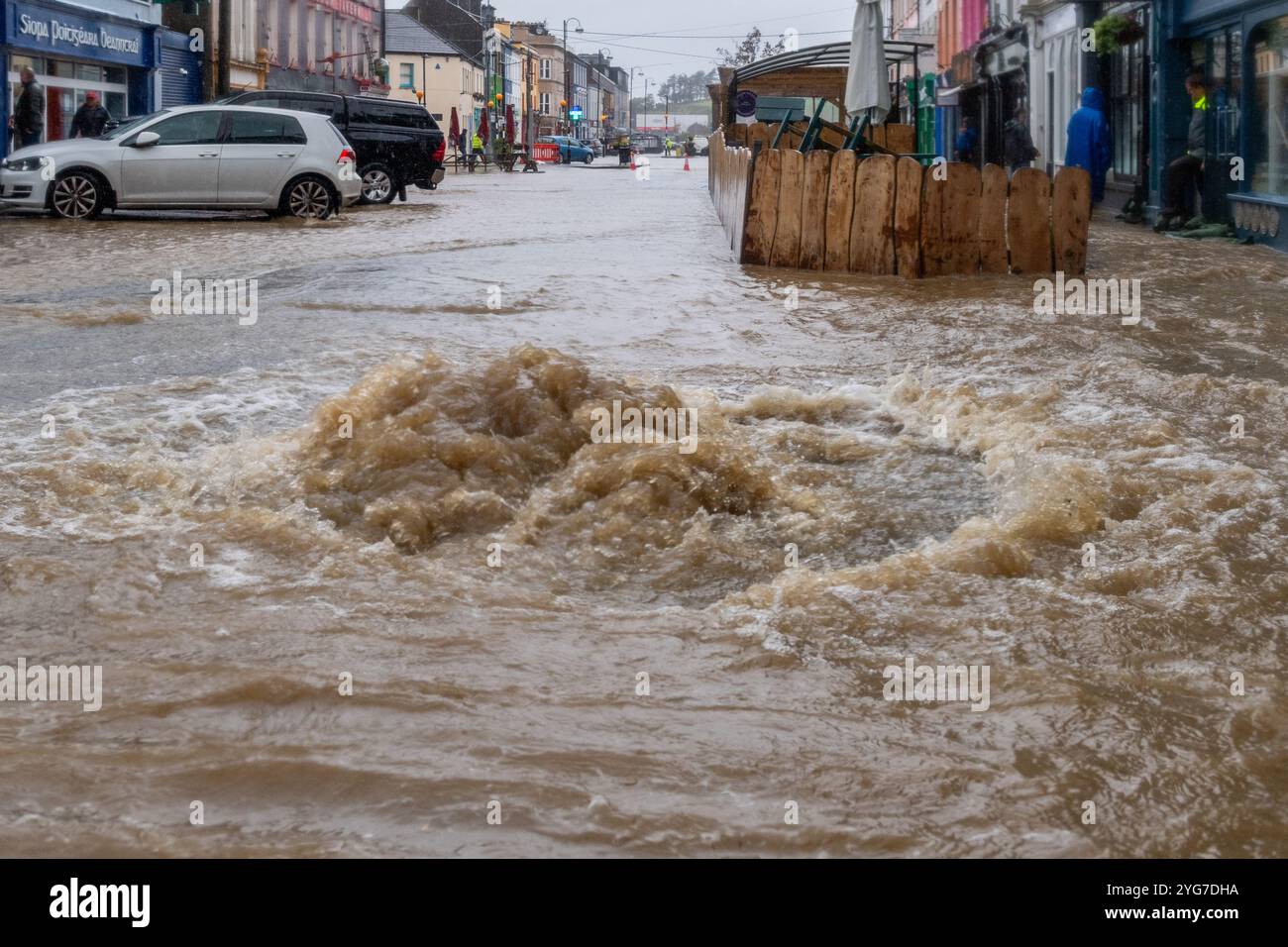 Water flooding manhole hi-res stock photography and images - Alamy