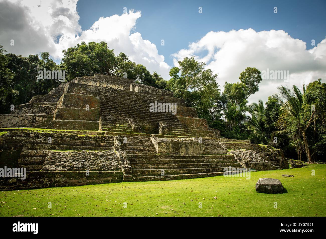 Lamanai, Mayan ruins in Belize Stock Photo - Alamy