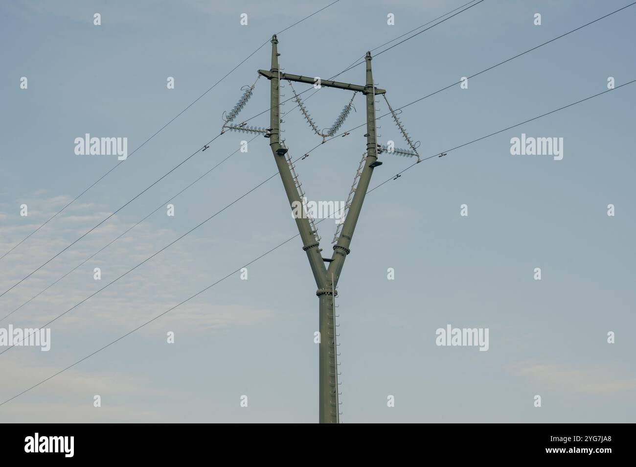 High voltage pylon for the distribution of electricity from renewable ...
