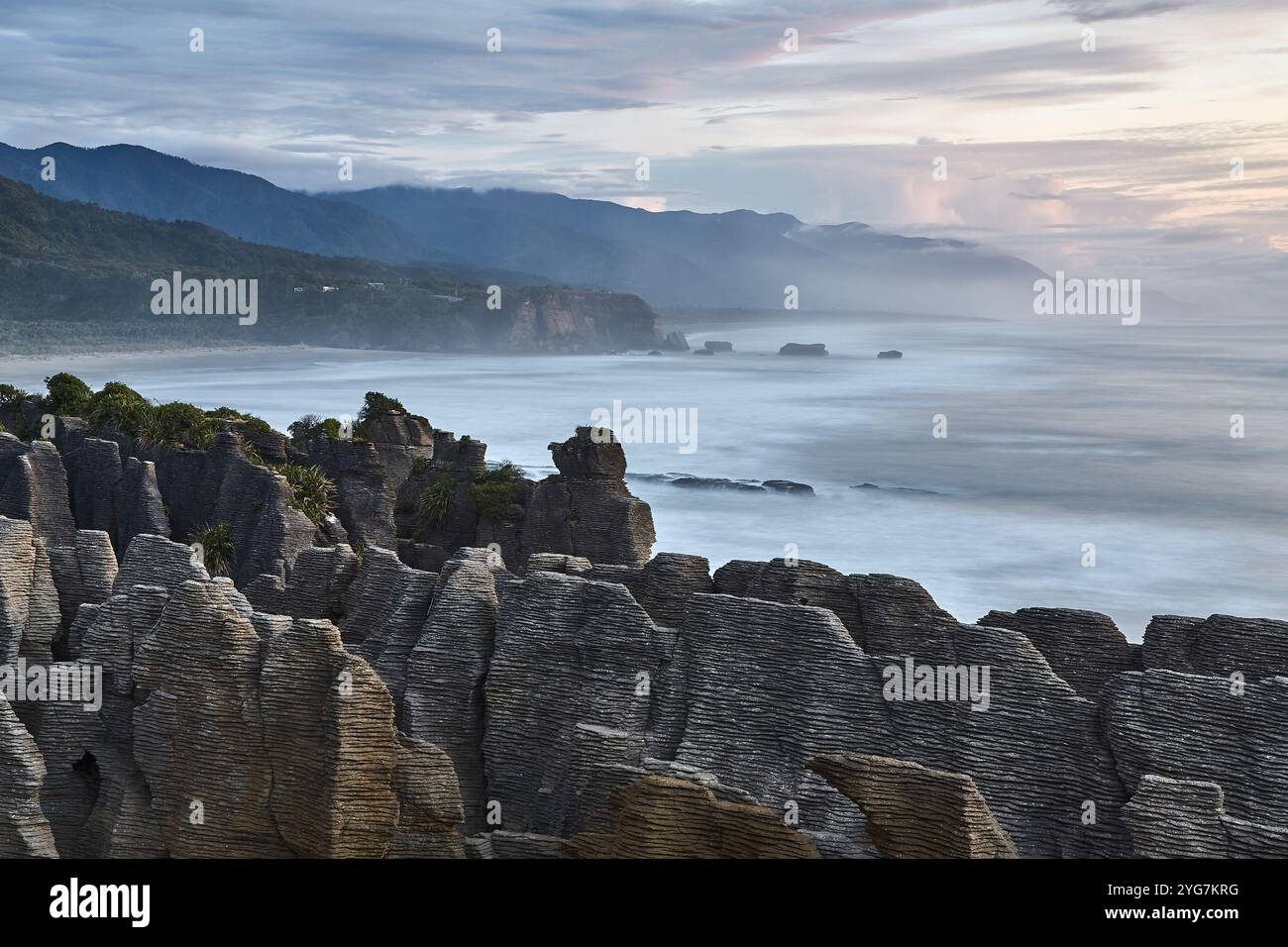 Ocean coast in mist hi-res stock photography and images - Alamy