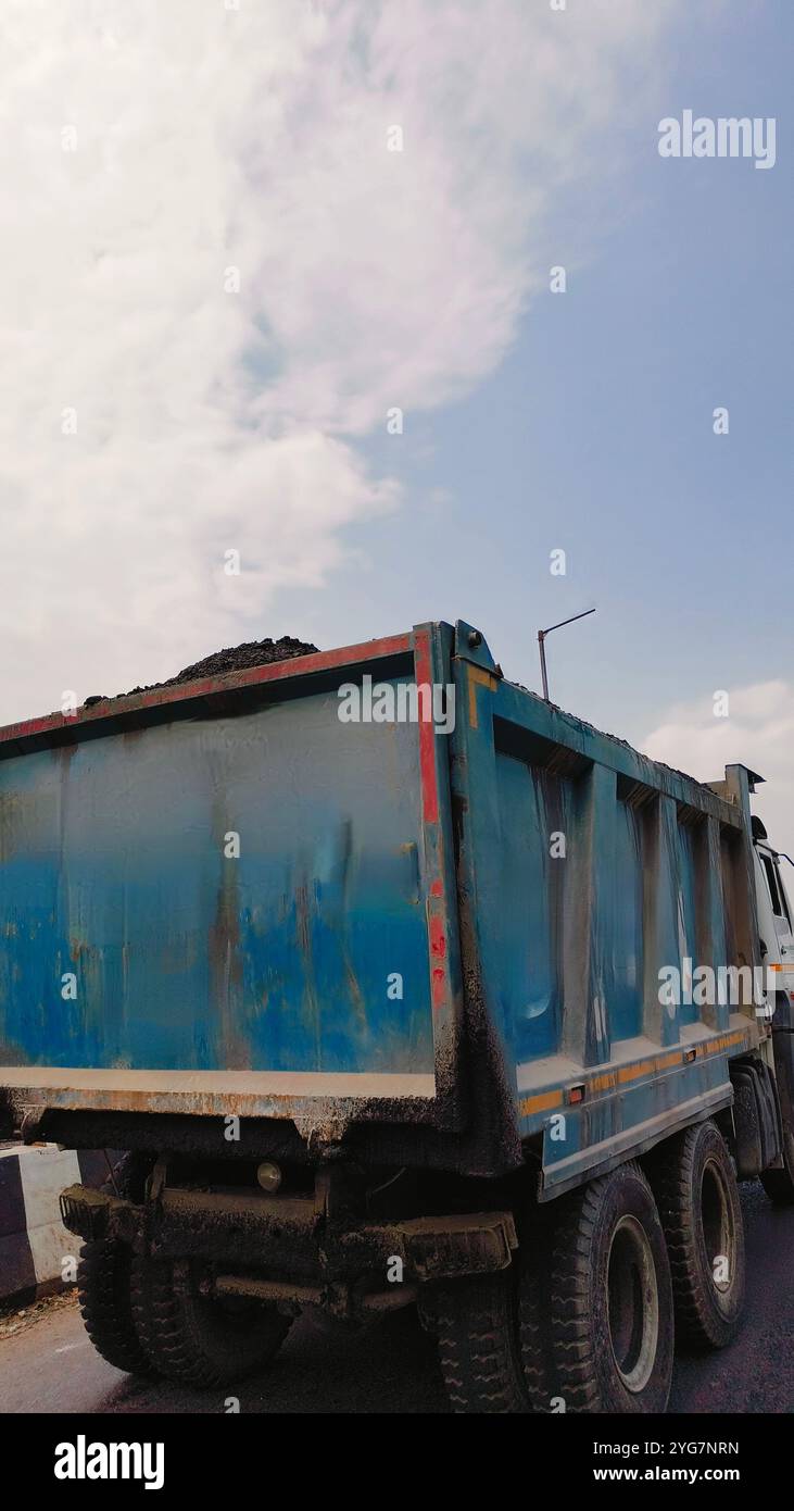 Loaded vehicle hi-res stock photography and images - Alamy