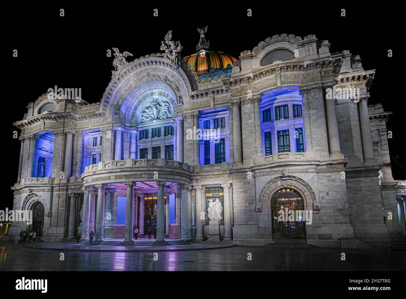 A mesmerizing nighttime view of the Palacio de Bellas Artes in Mexico ...