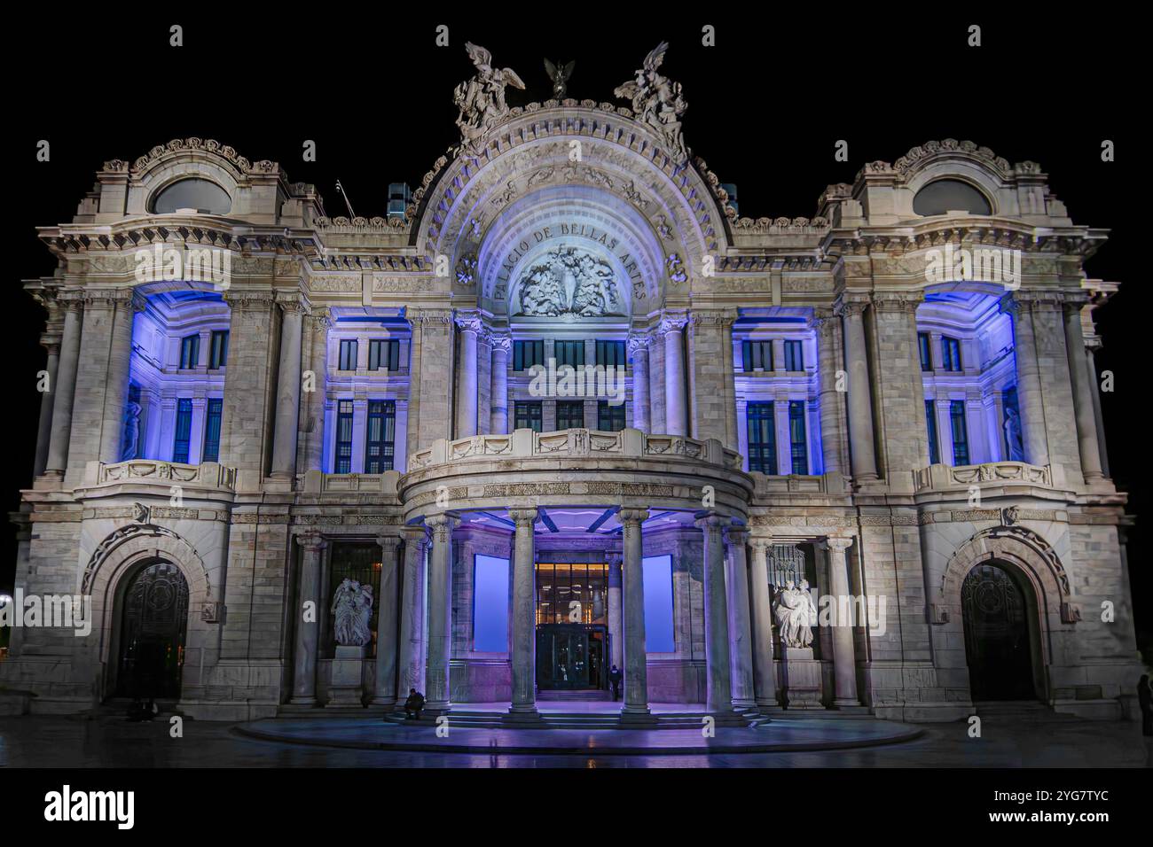 A mesmerizing nighttime view of the Palacio de Bellas Artes in Mexico ...