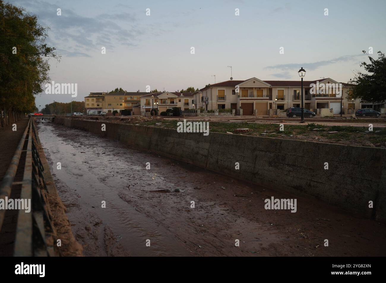 Utiel, Valencia. 06th Nov, 2024. UTIEL NOVIEMBRE 06/2024 A resident ...