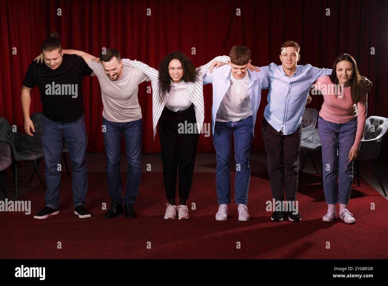 Professional actors bowing on stage in theatre Stock Photo - Alamy
