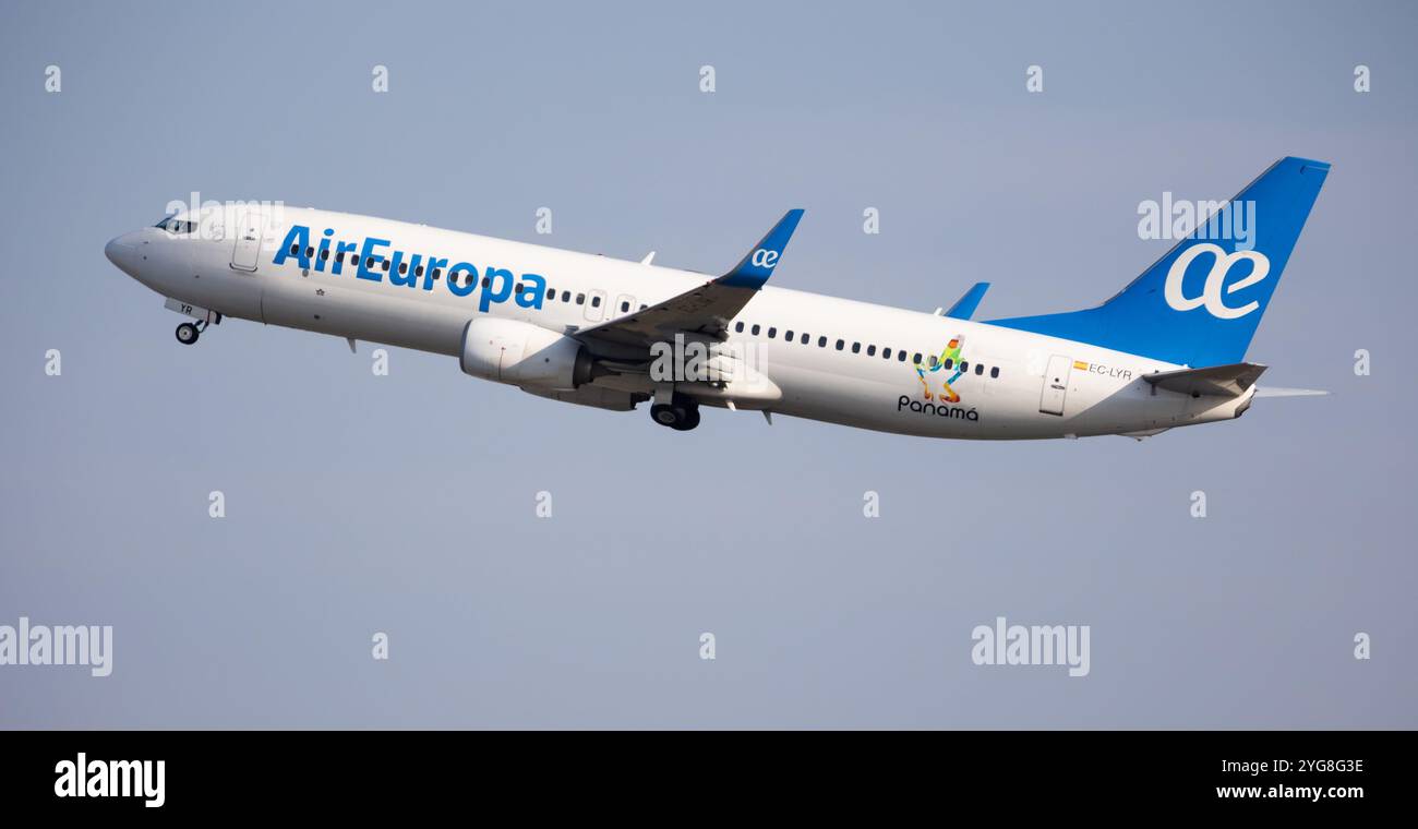 Aircraft Boeing 737-85P with EC-LYR number cruises through the clear ...